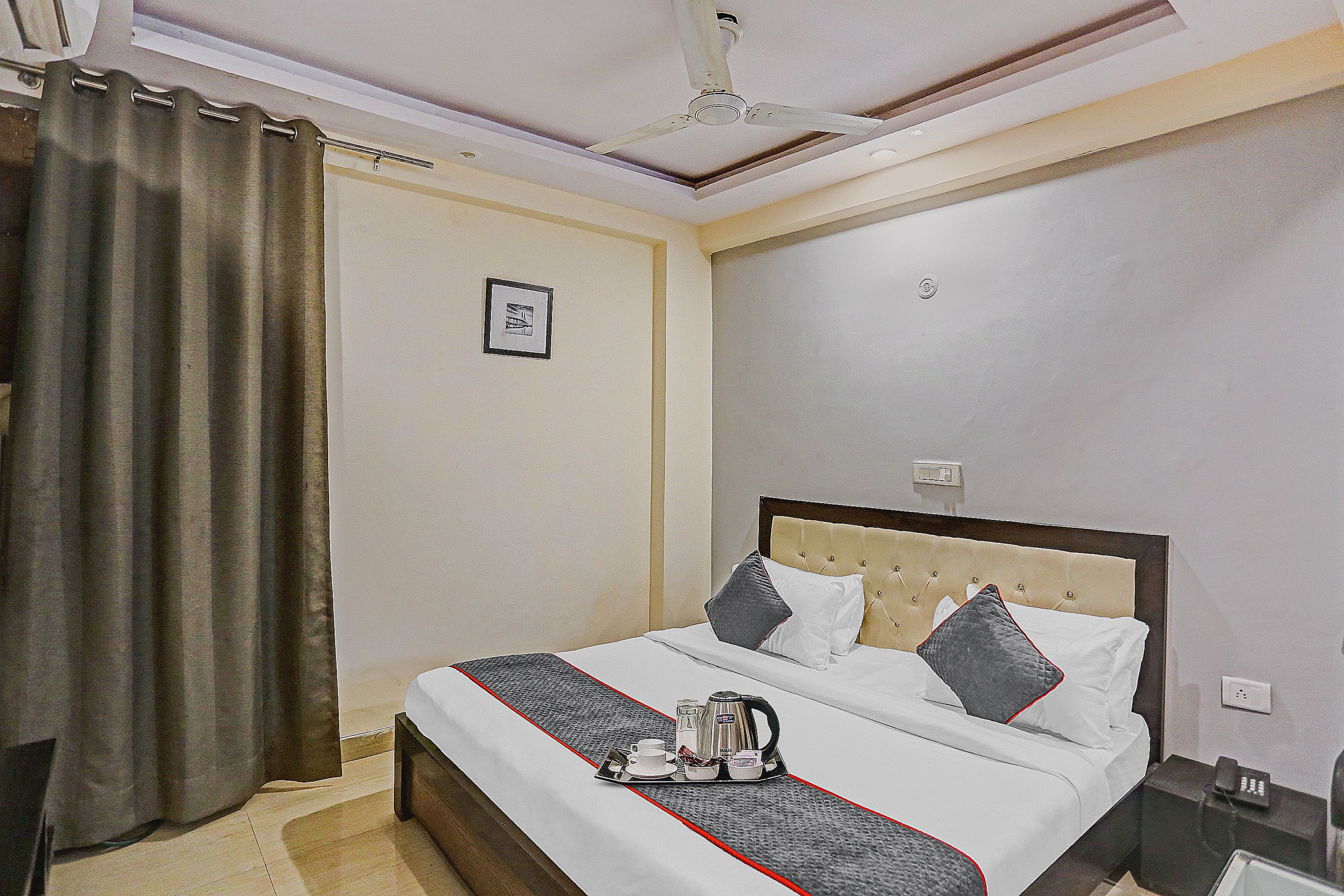 Townhouse Zodiac Near Botanic Garden of Indian Republic 𝗕𝗢𝗢𝗞 Noida Hotel