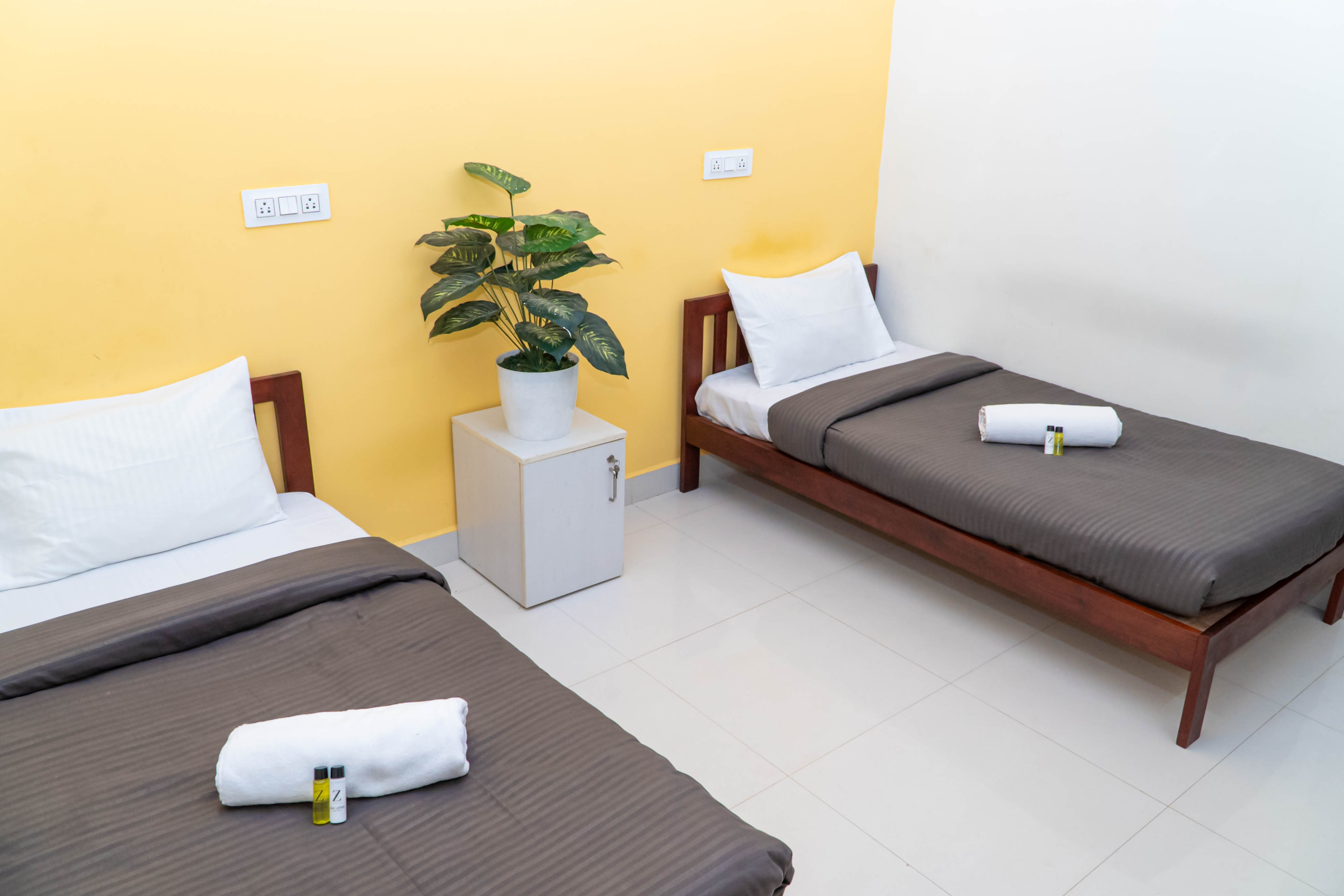 Z Express Hawk 𝗕𝗢𝗢𝗞 Bangalore Hotel