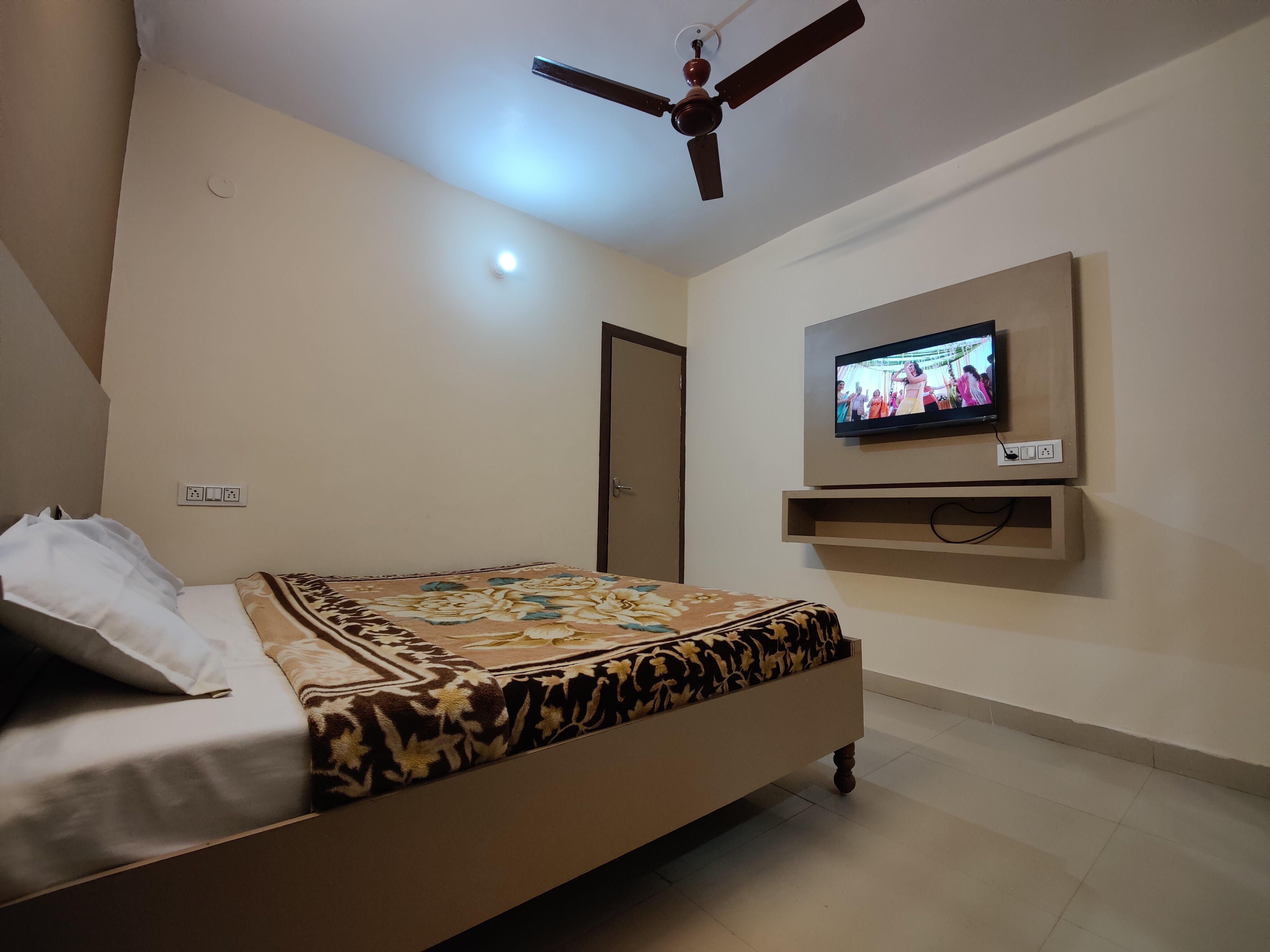 Nanda Devi Homestay 𝗕𝗢𝗢𝗞 Chopta Hotel