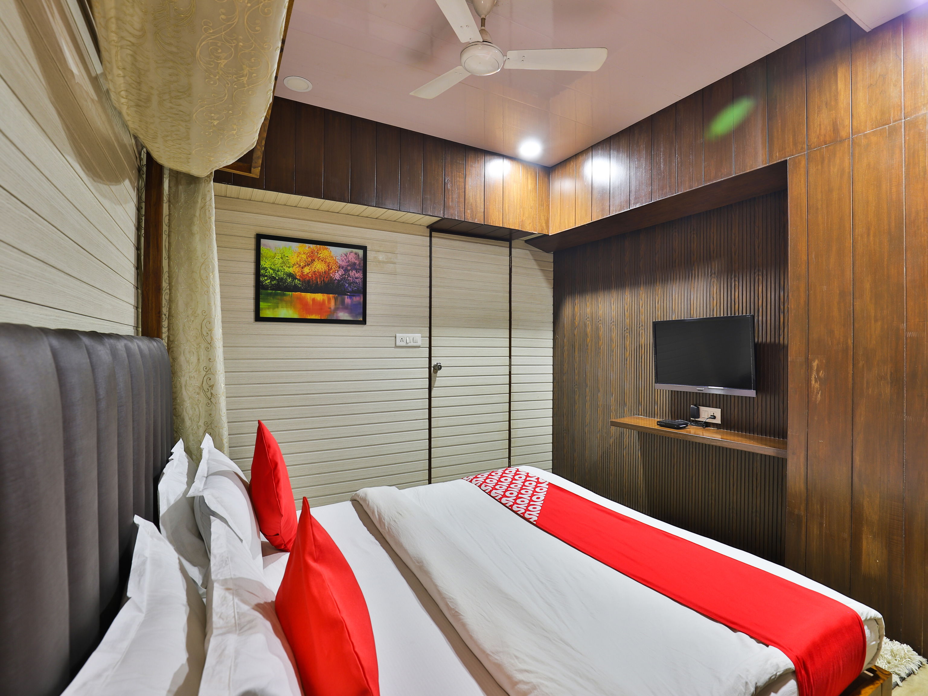 Hotel The Blossom Vapi - INR 379 OFF ( ̶1̶6̶5̶0̶ ) 𝐏𝐡𝐨𝐭𝐨𝐬 & 𝐑𝐞𝐯𝐢𝐞𝐰𝐬