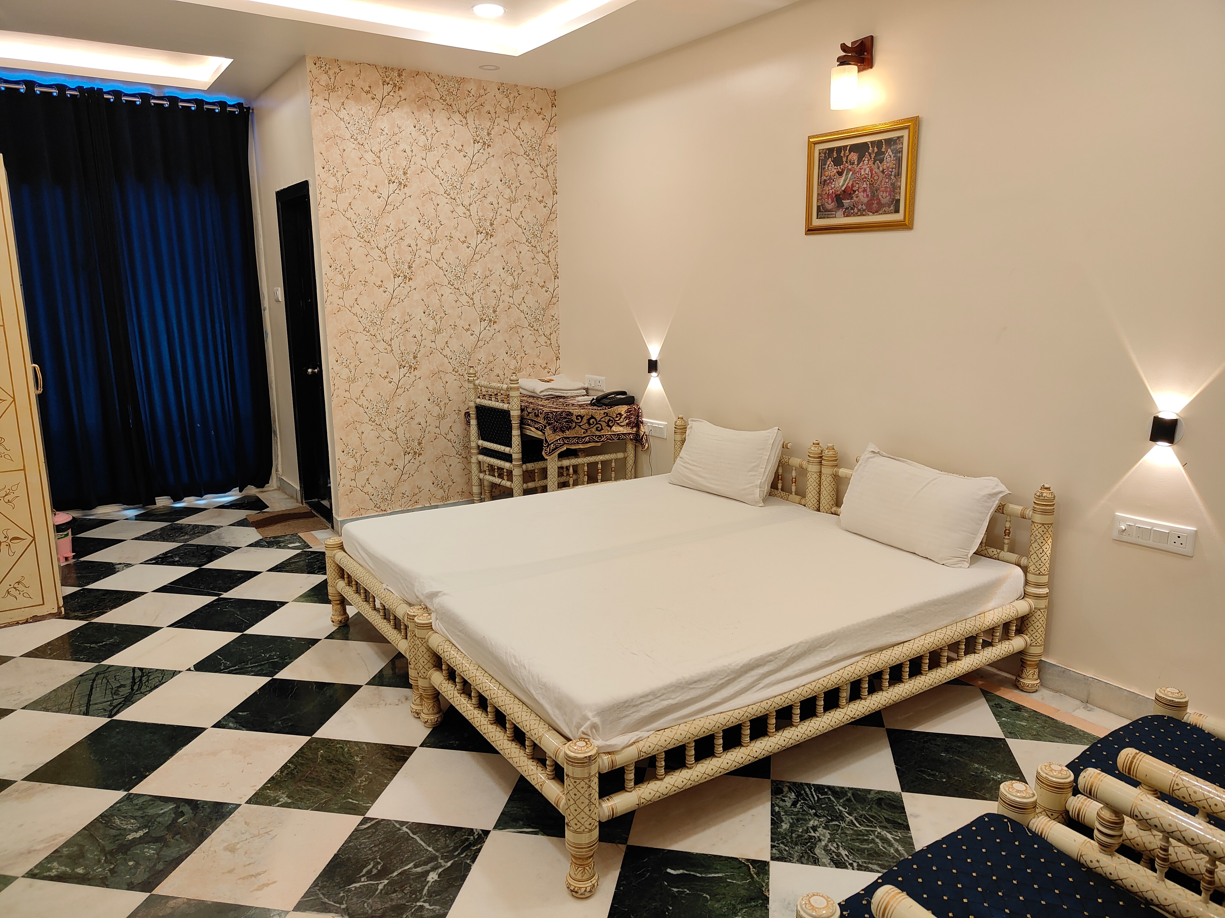 Iskcon Guest House 𝗕𝗢𝗢𝗞 Ujjain Villa