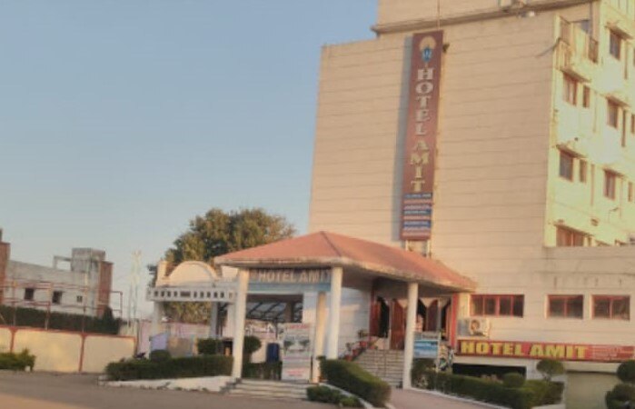HOTEL AMIT 𝗕𝗢𝗢𝗞 Jalna Hotel