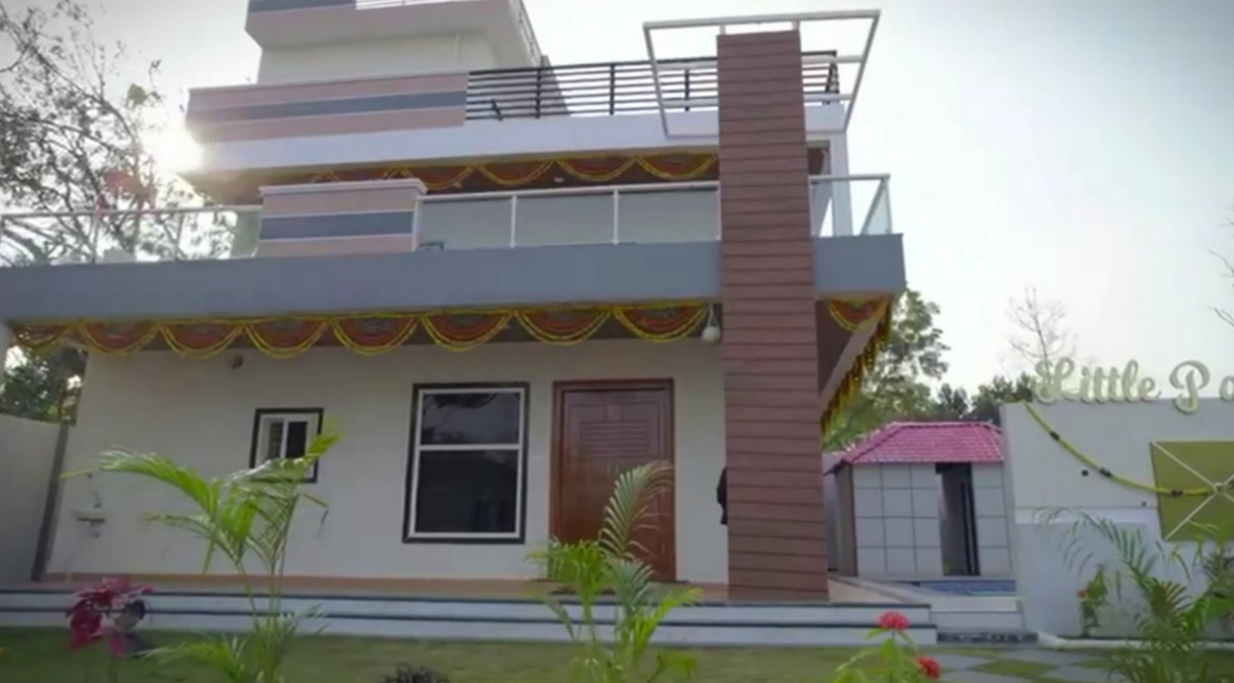 Little parrot farm's 𝗕𝗢𝗢𝗞 Chevella Homestay