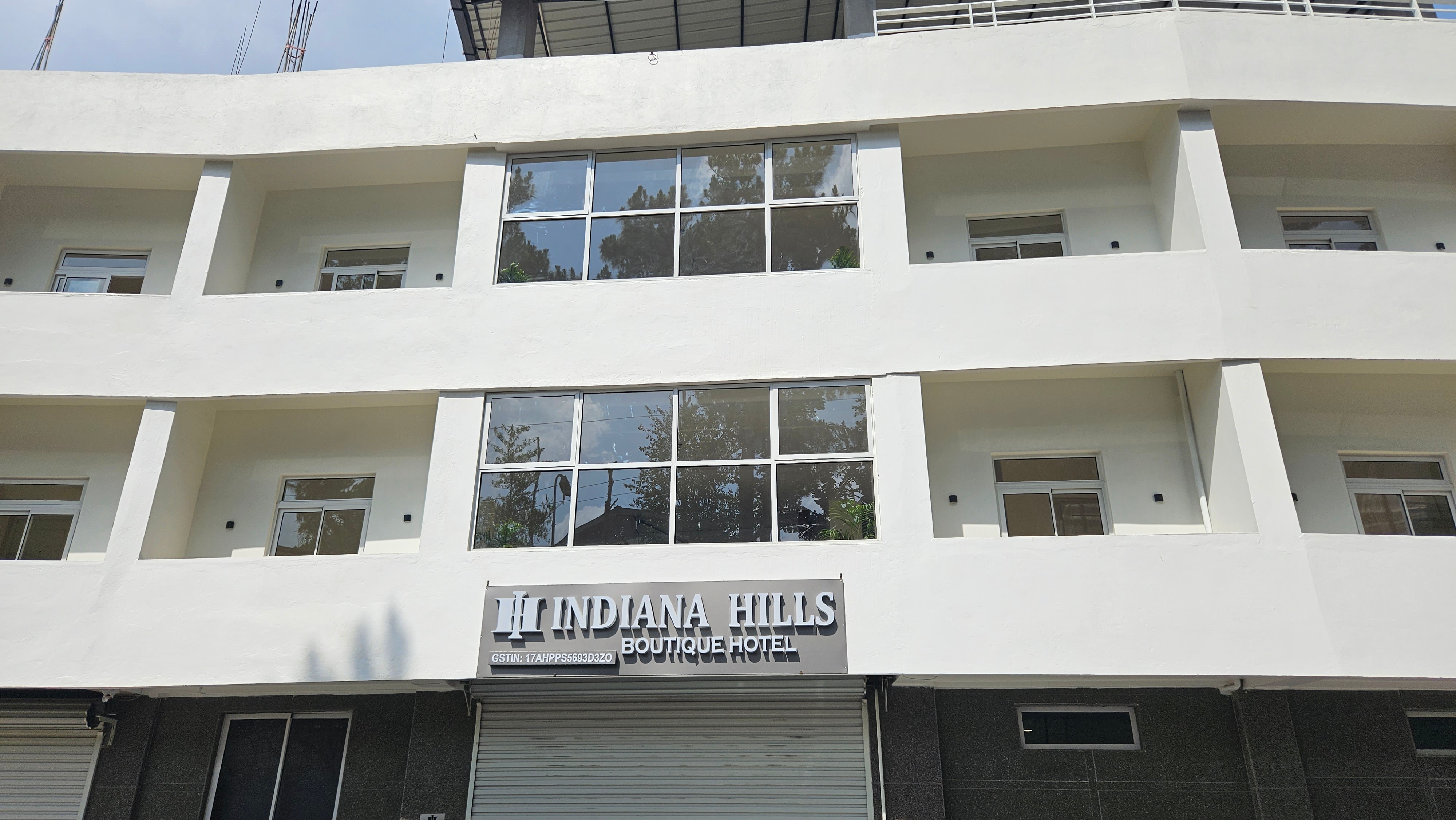 INDIANA HILLS 𝗕𝗢𝗢𝗞 Shillong Hotel