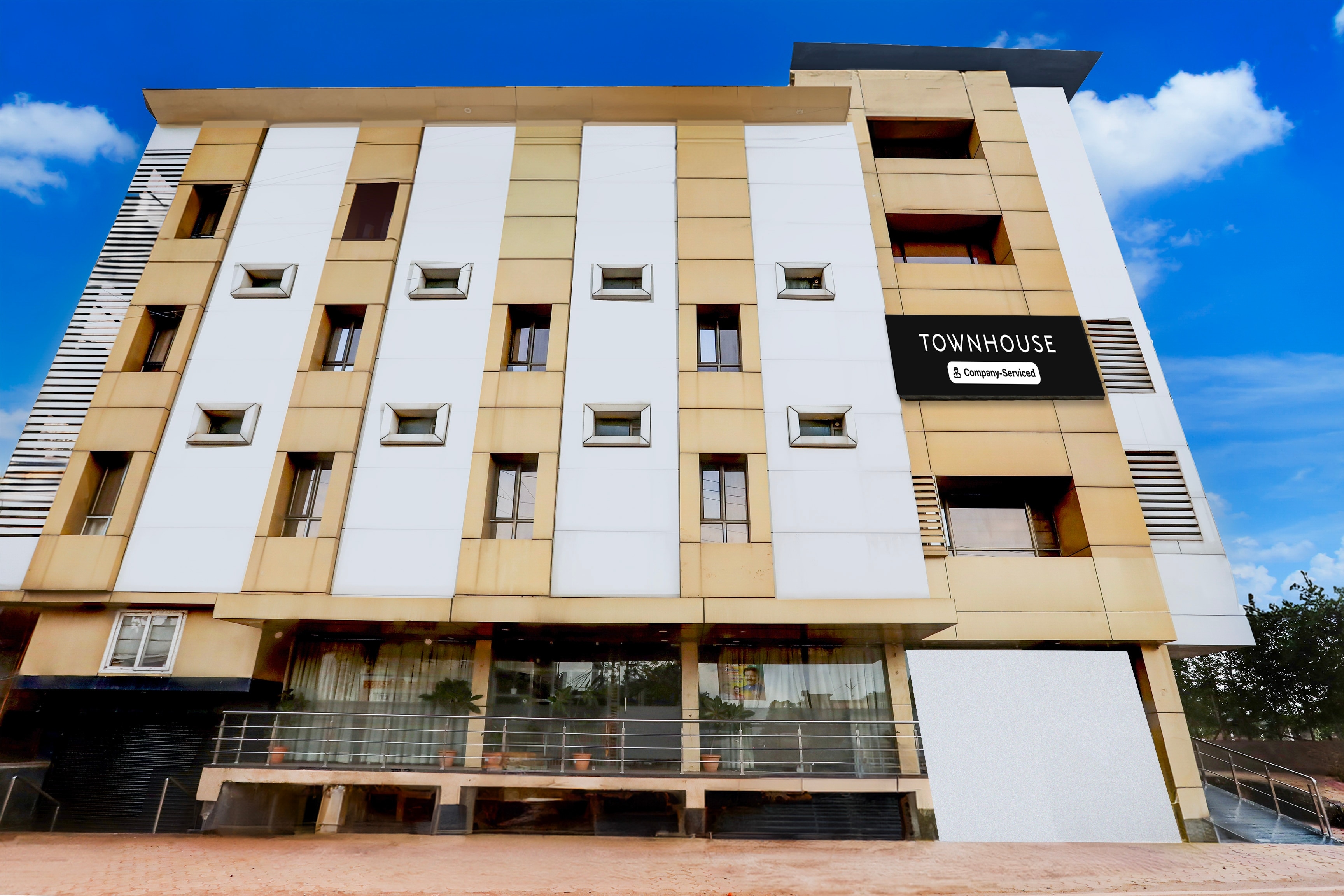 Rooms of Super Townhouse Durg Near Railway Station - Hotel in Durg