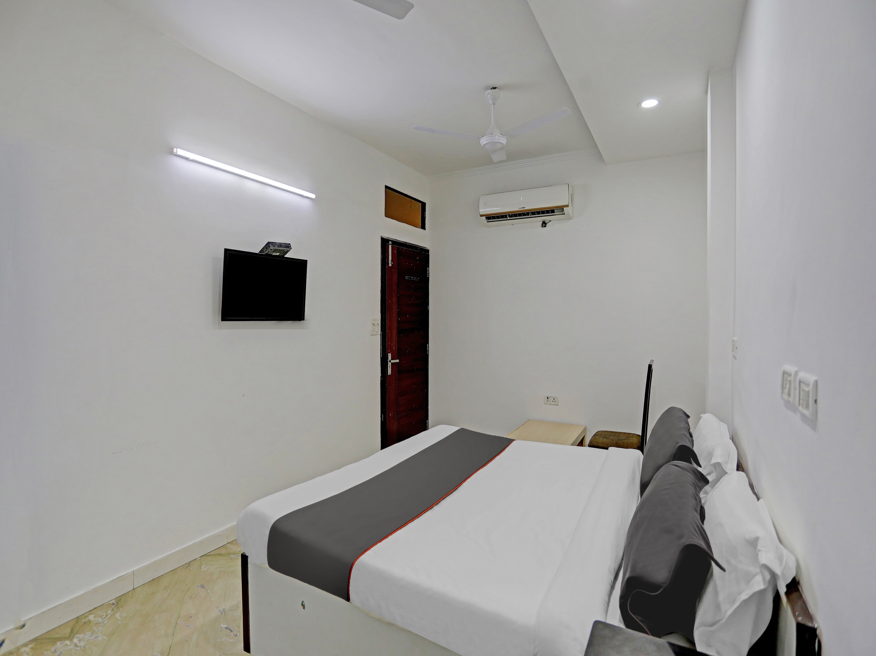 The Pinaki Residency 𝗕𝗢𝗢𝗞 Delhi Hotel