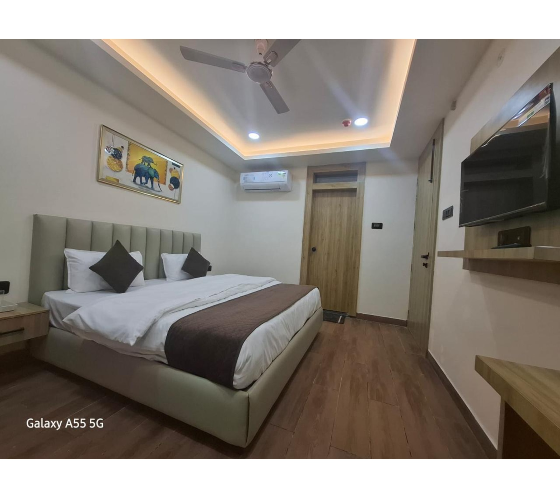 Rudra inn Ayodhya 𝗕𝗢𝗢𝗞 Ayodhya Apartment