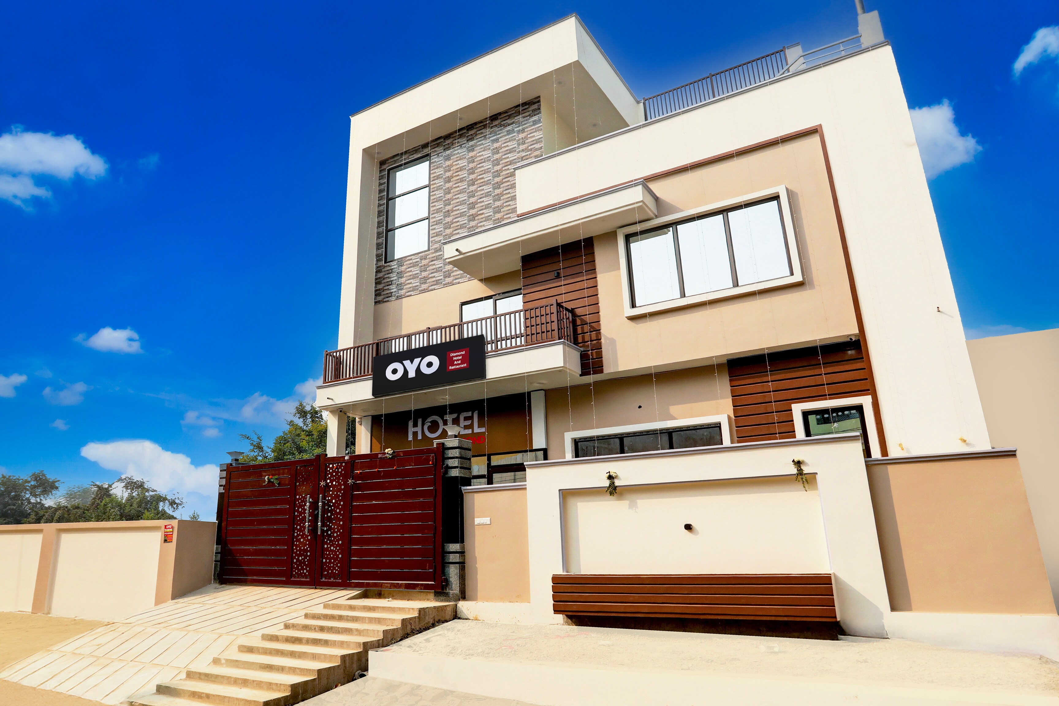 Hotel O Diamond Hotel and restaurant 𝗕𝗢𝗢𝗞 Prayagraj Hotel