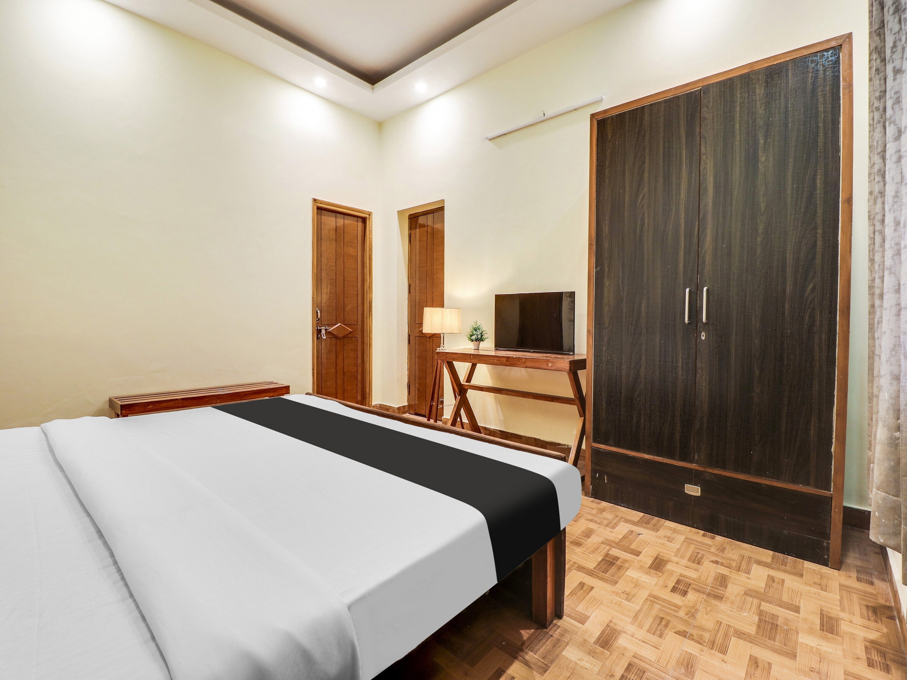 Hotel O Regal 𝗕𝗢𝗢𝗞 Indore Hotel