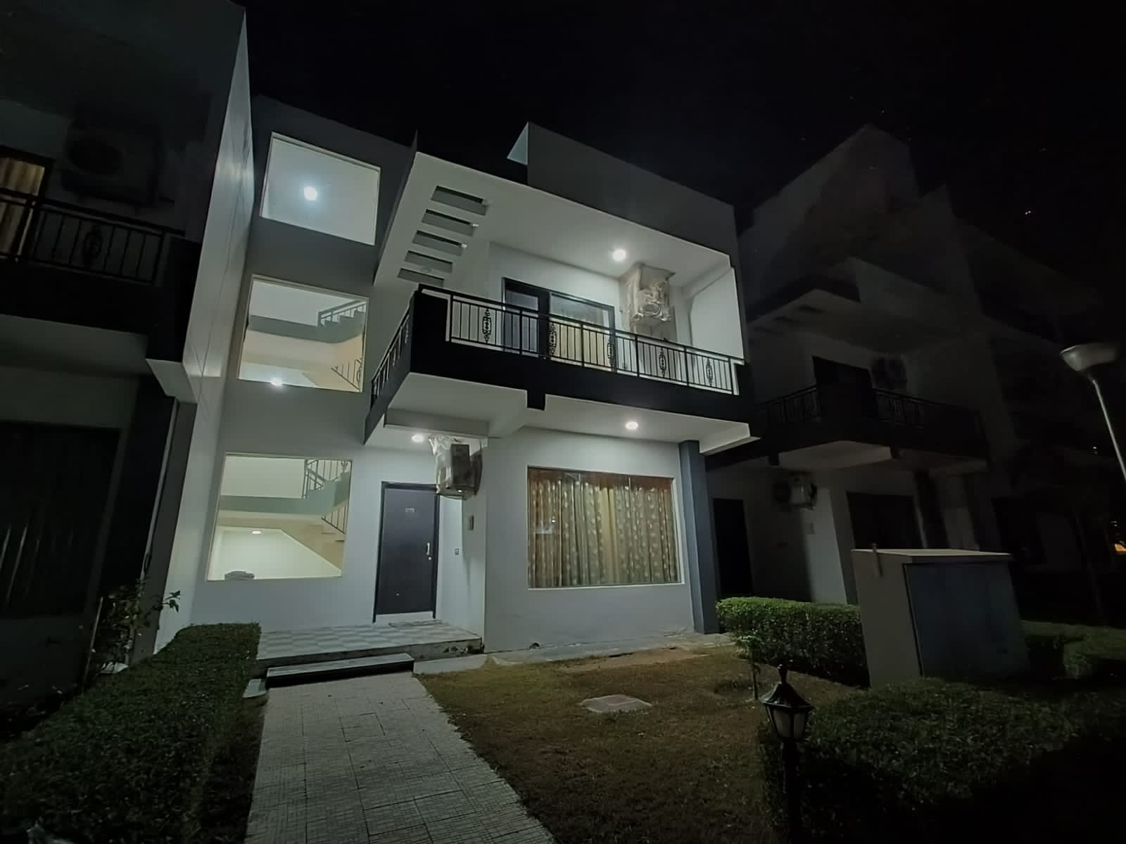 Luxury house in Posh colony of Vrindavan Homestay Vrindavan - Reviews ...