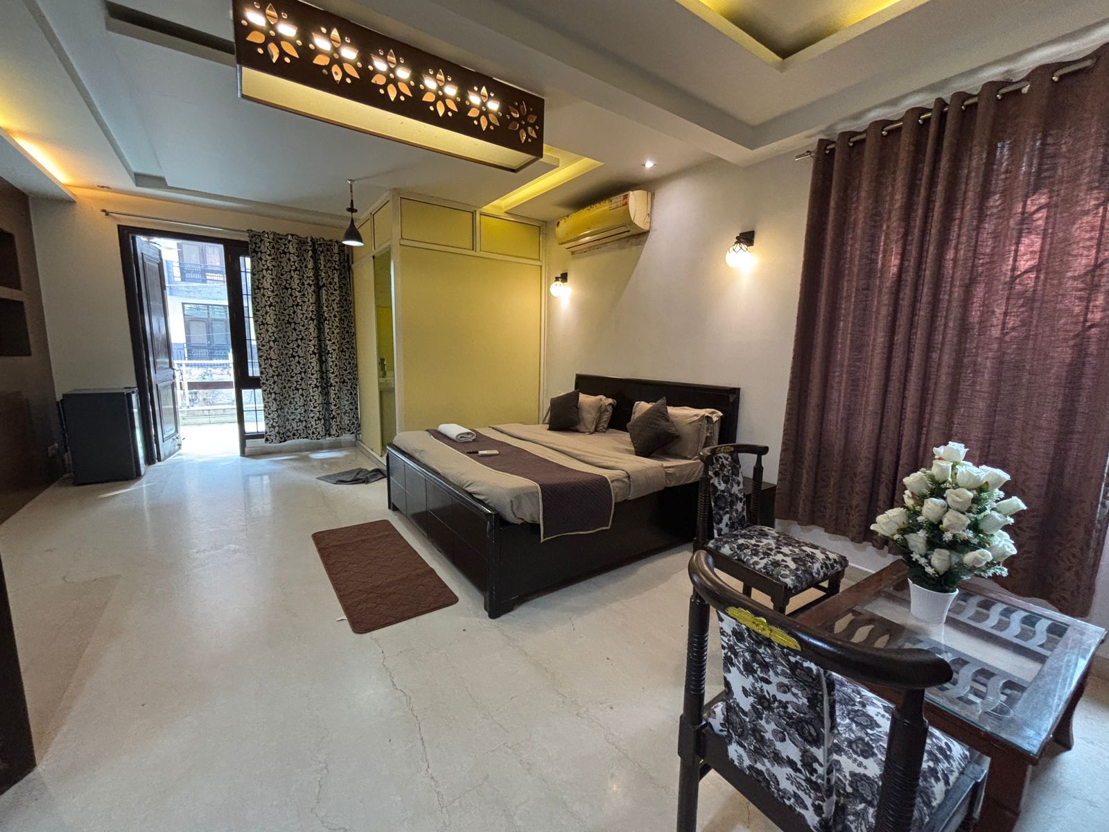 Park View A Luxury Apartment 𝗕𝗢𝗢𝗞 Delhi Apartment