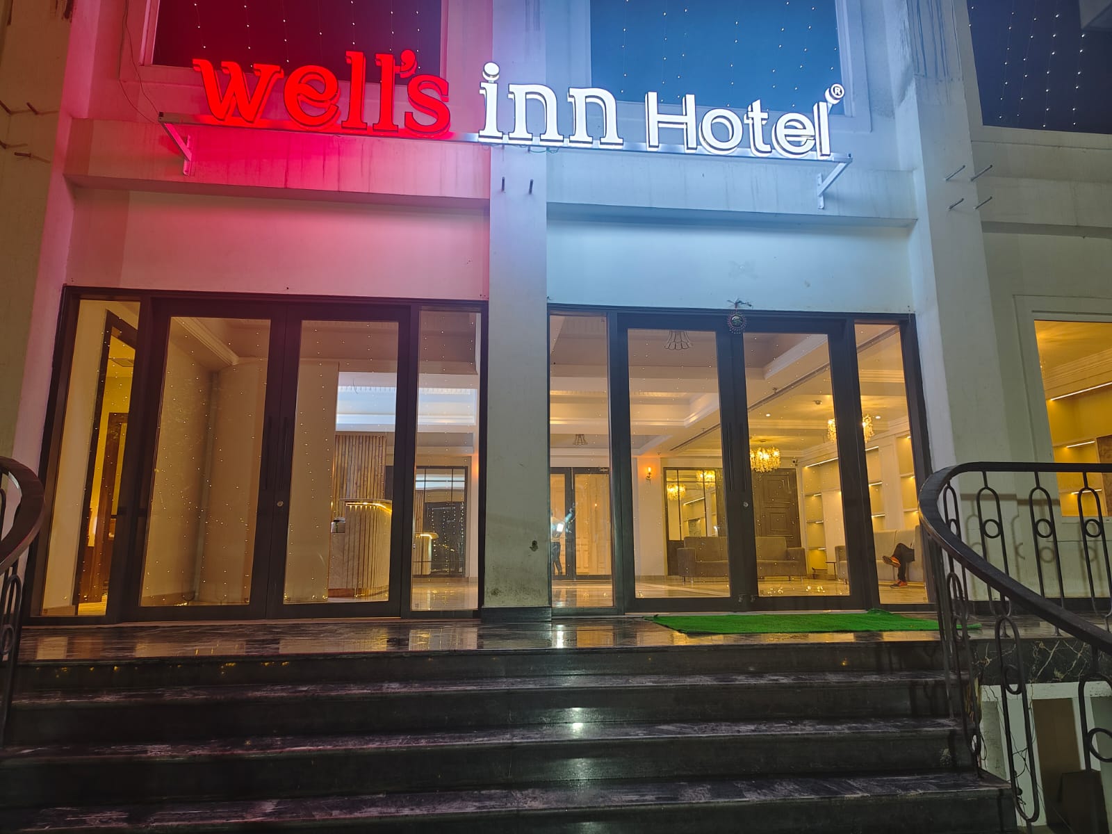 wells inn hotel 𝗕𝗢𝗢𝗞 Varanasi Hotel