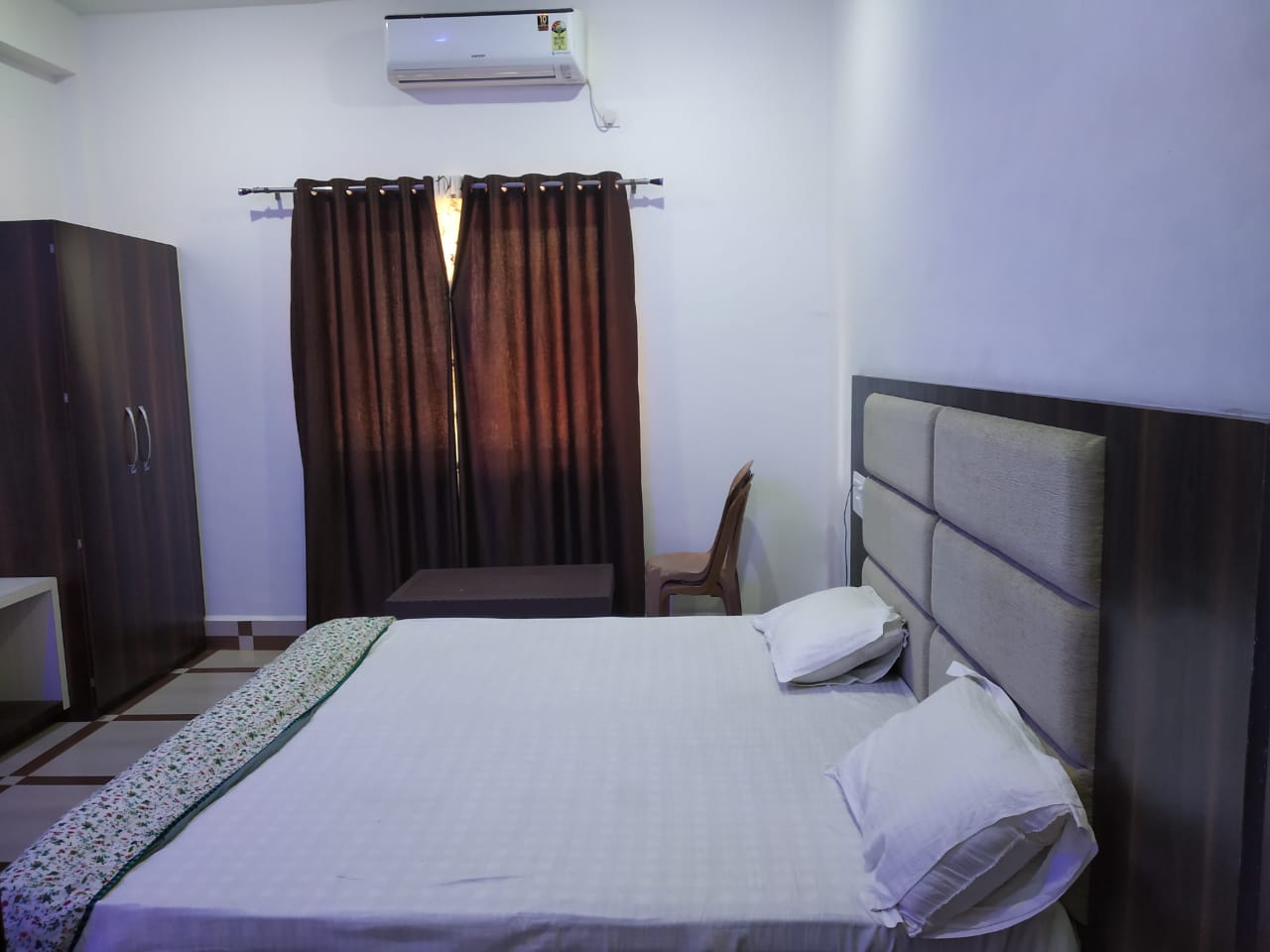 Hotel Akshita palace 𝗕𝗢𝗢𝗞 Chanderi Hotel