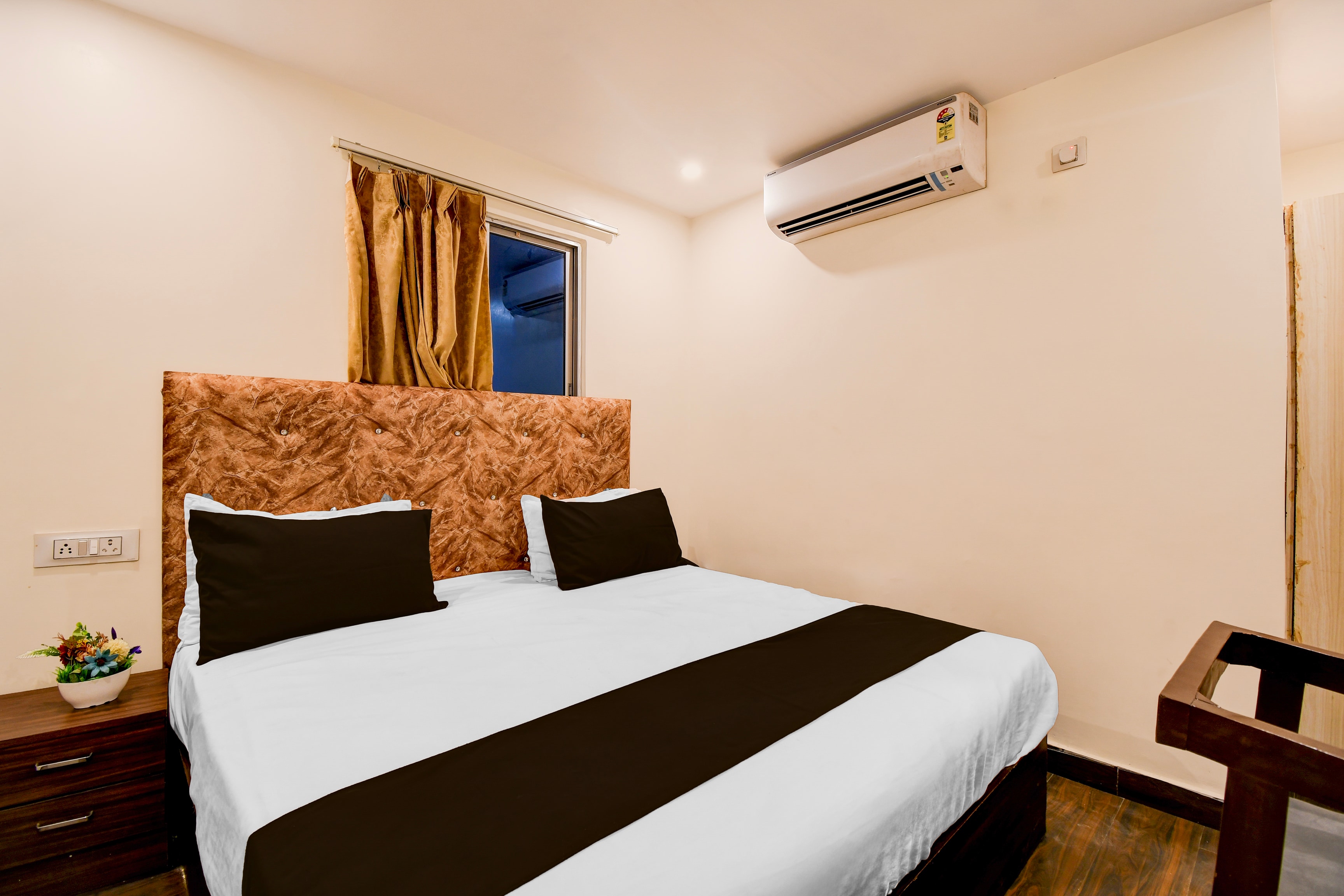 Rooms of Super Townhouse Civil Lines Prayagraj Formerly Raj Mahal ...