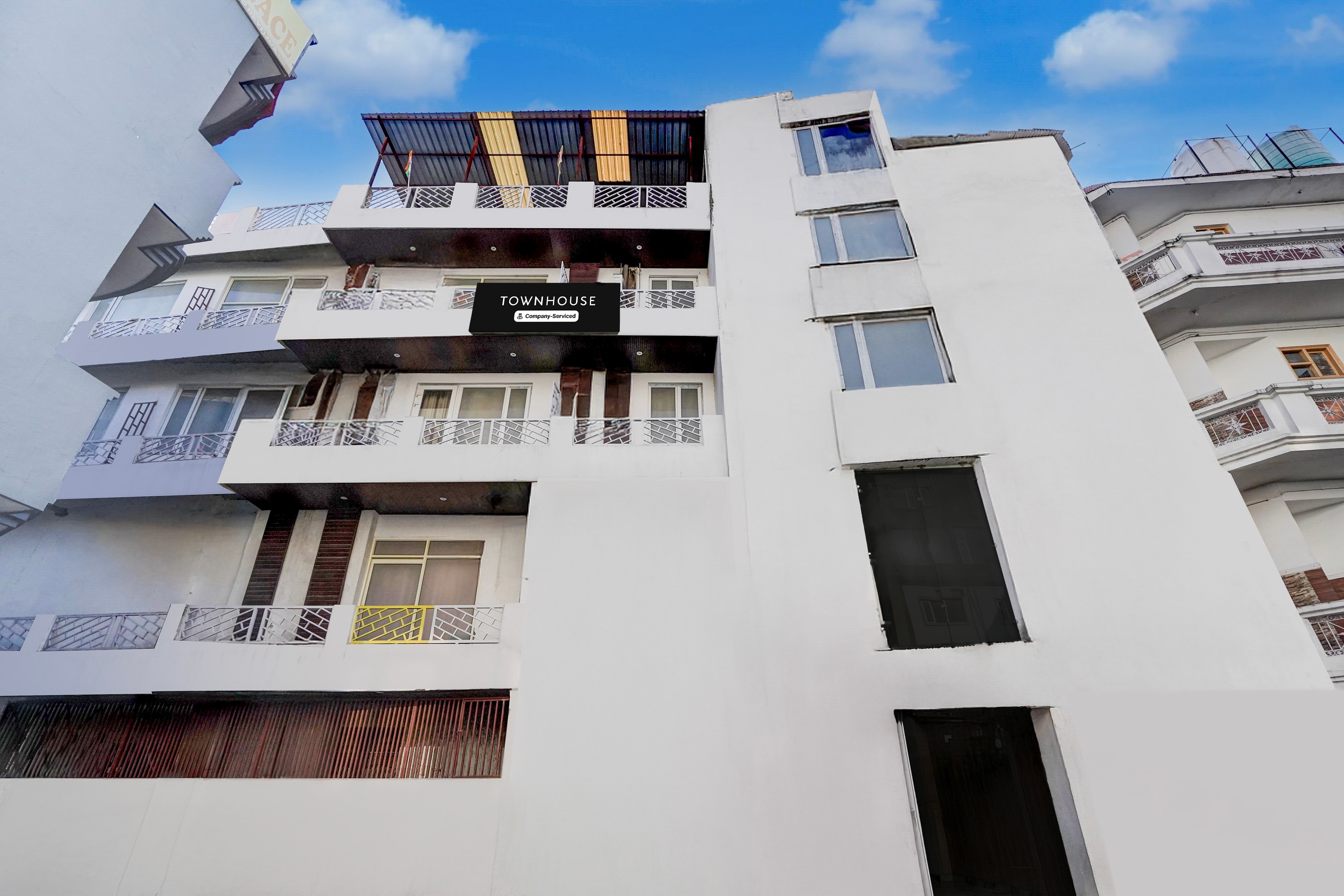 Super Townhouse Railway Road Katra Formerly The Amro 𝗕𝗢𝗢𝗞 Katra Hotel