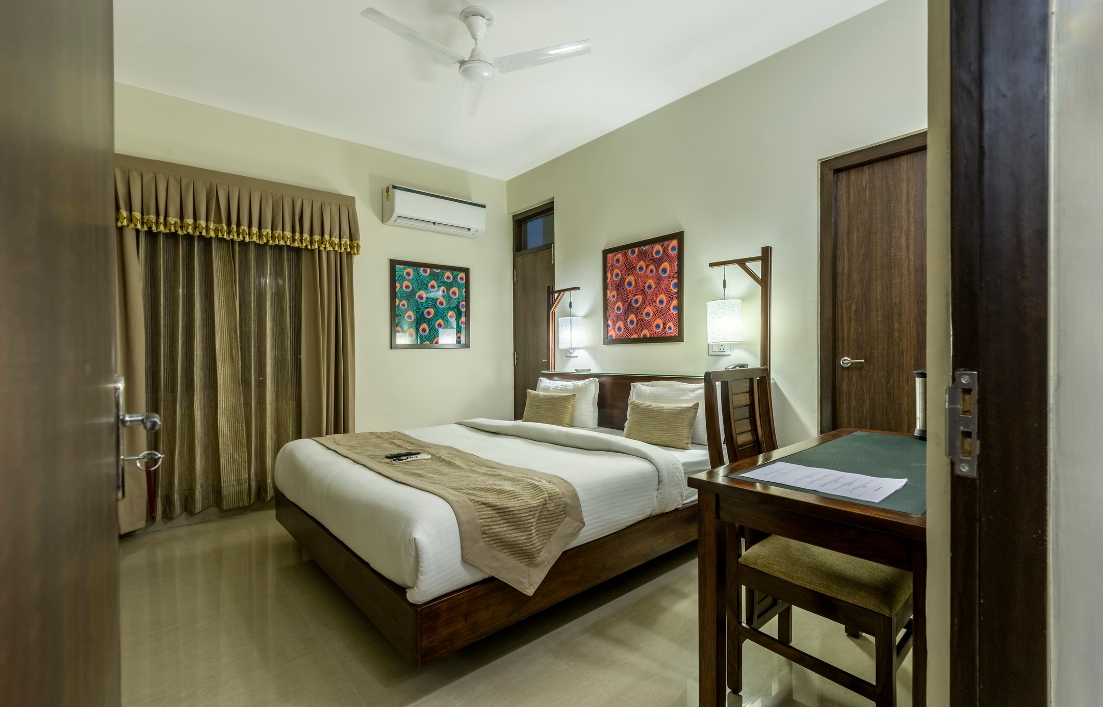 Zade House Apartment | Rooms & Restaurant 𝗕𝗢𝗢𝗞 Jaipur Apartment