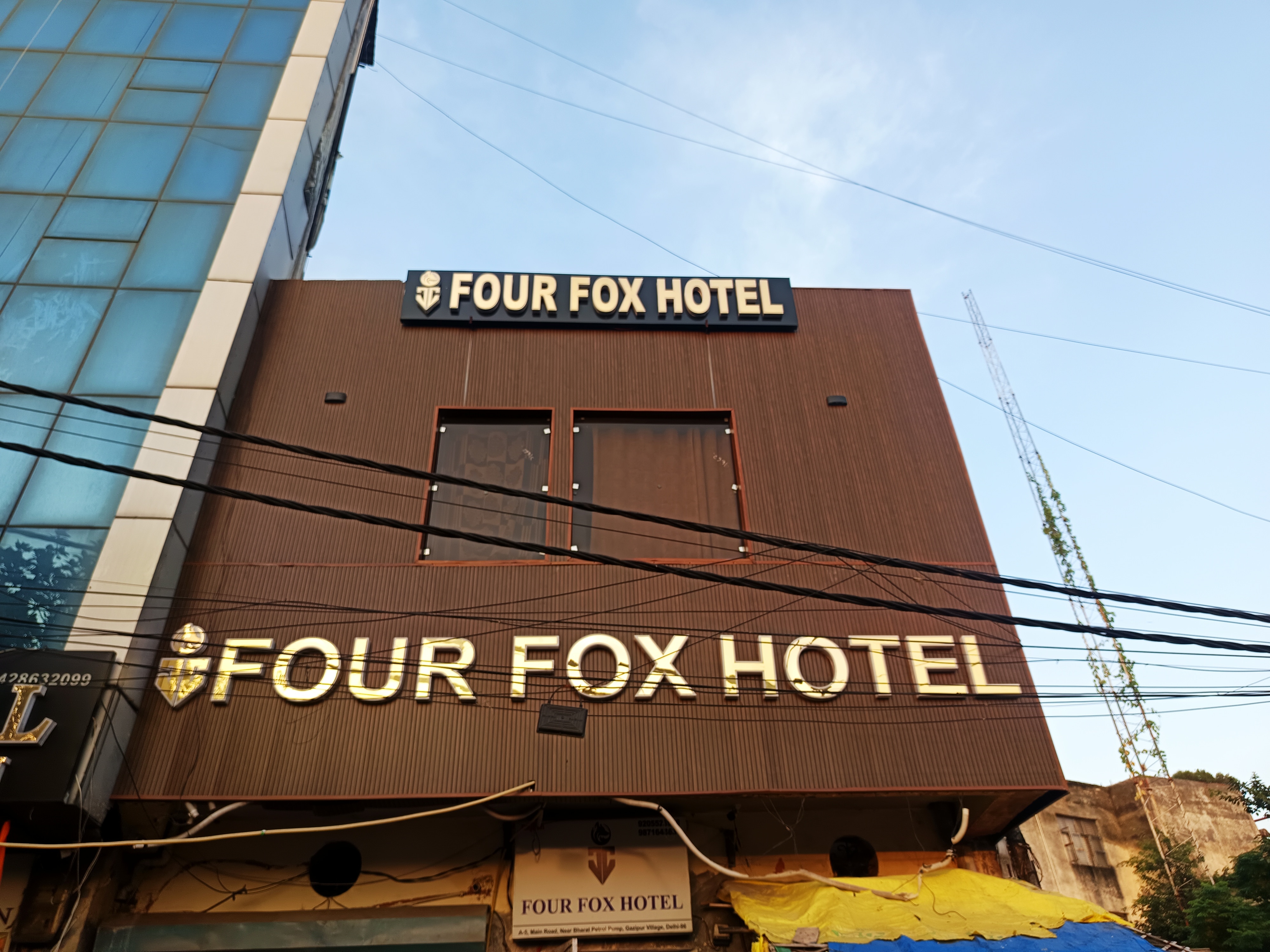 FOUR FOX HOTEL @ NEAR ANAND VIHAR TERMINAL 𝗕𝗢𝗢𝗞 Delhi Hotel