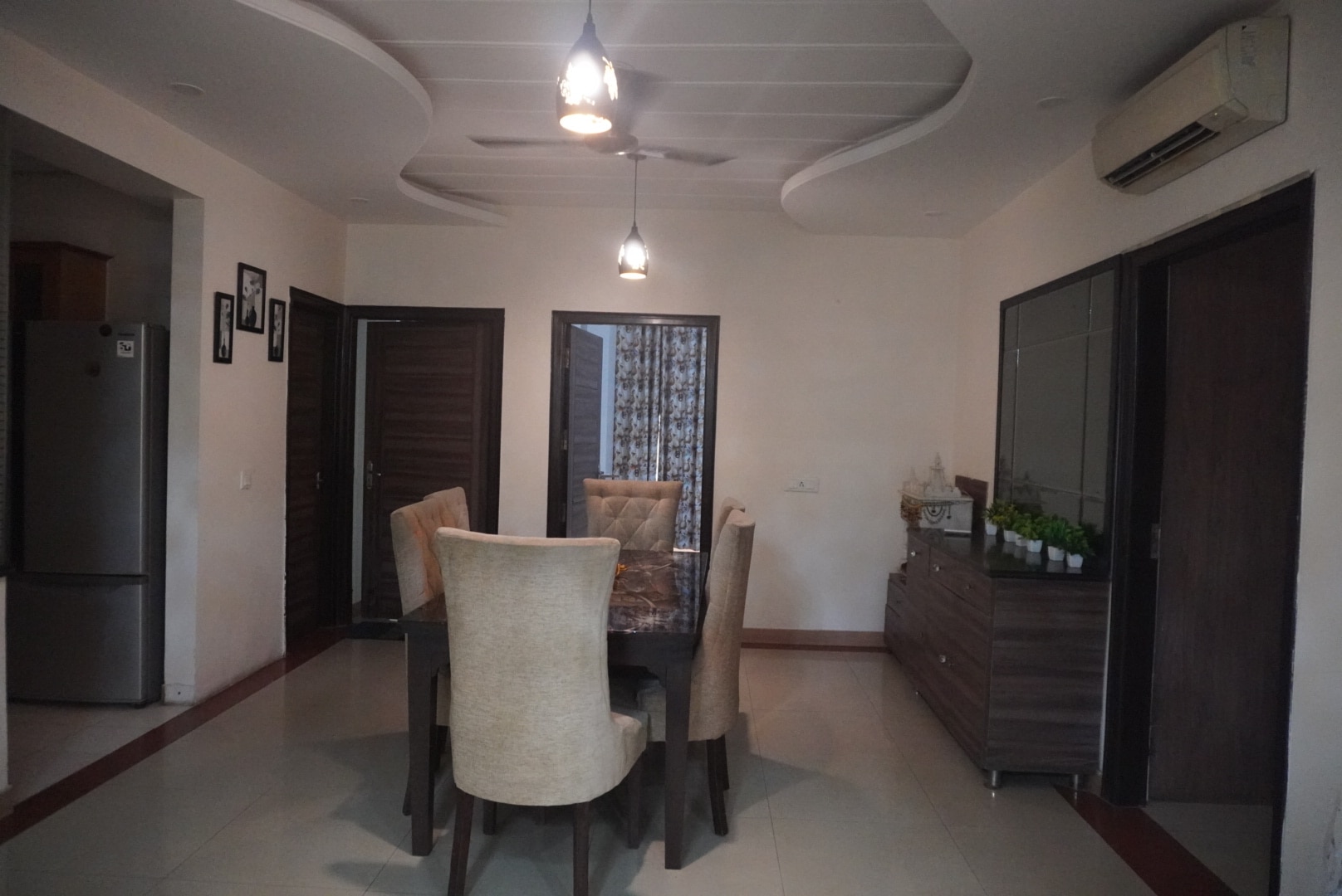 Welstays VIP road 𝗕𝗢𝗢𝗞 Zirakpur Apartment
