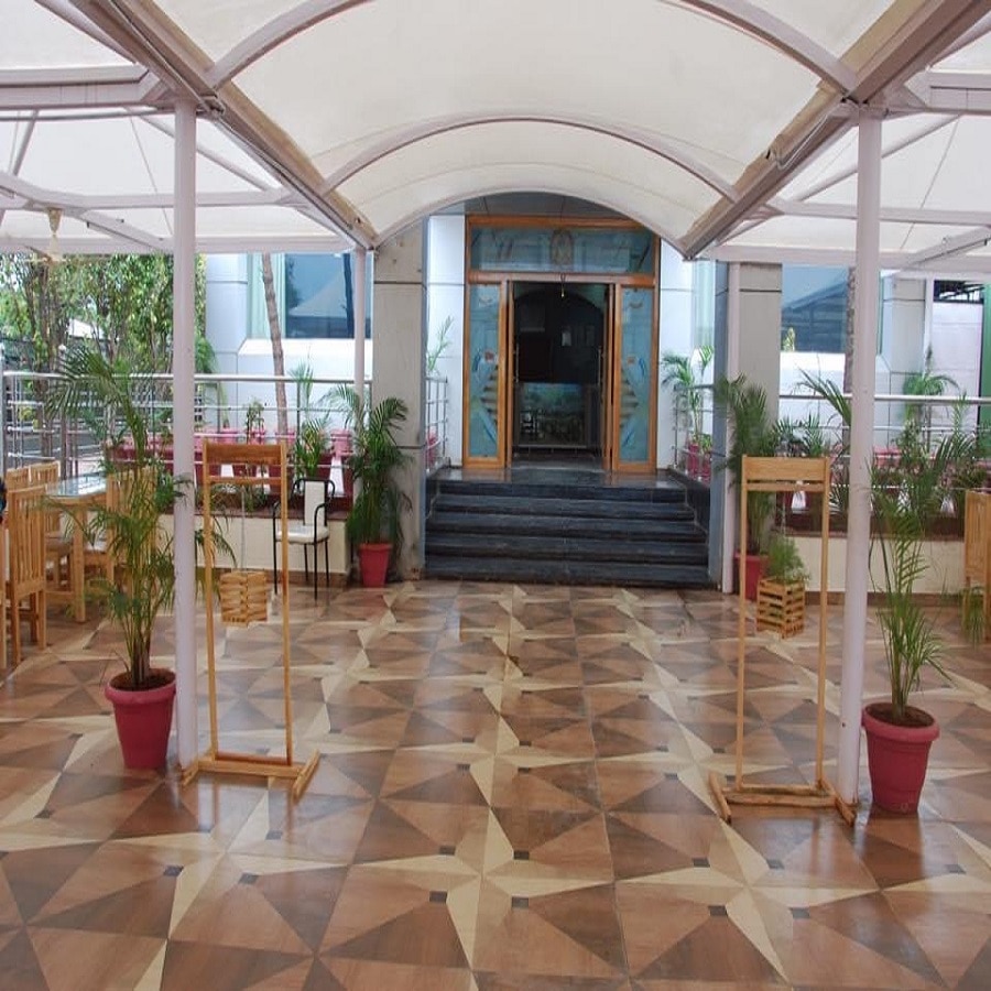 Hotel Royal Blue 𝗕𝗢𝗢𝗞 Pune Hotel