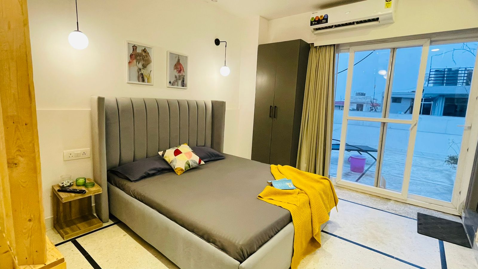 Studio Room with Terrace near Airport 𝗕𝗢𝗢𝗞 Delhi Apartment