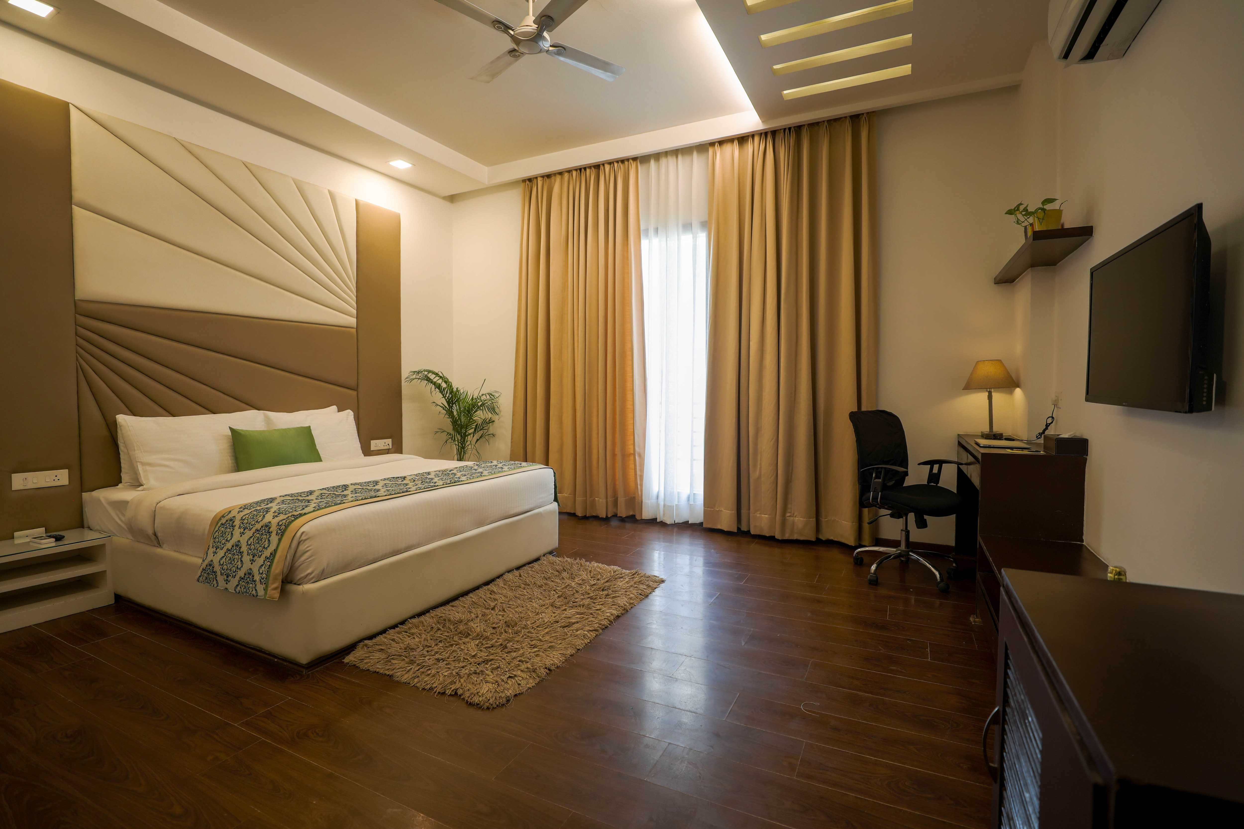 Vivid Boutique Hotel, Medanta, Gurugram 𝗕𝗢𝗢𝗞 Gurgaon Hotel