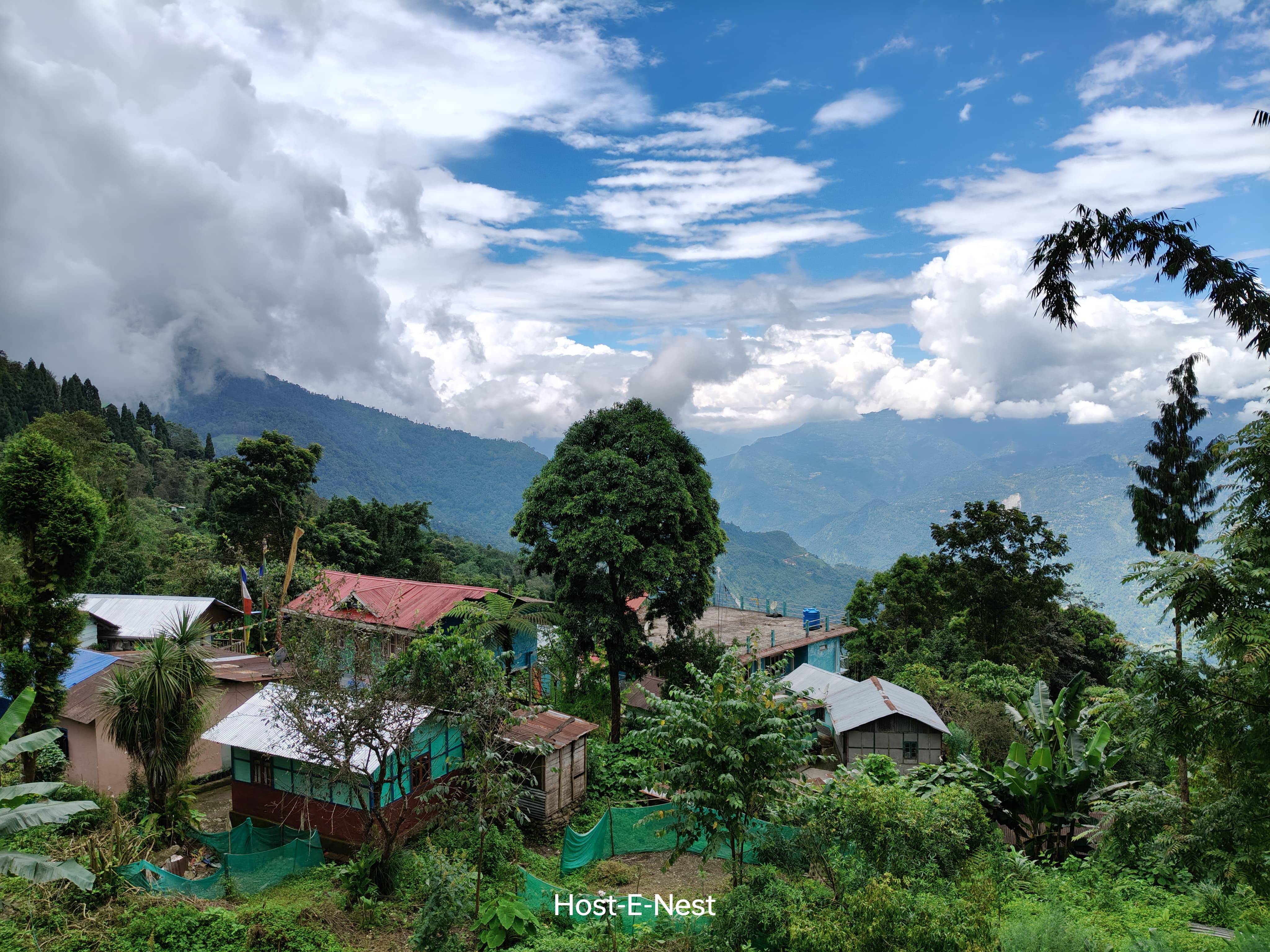 Host-E-Nest Homestay 𝗕𝗢𝗢𝗞 Kalimpong Homestay