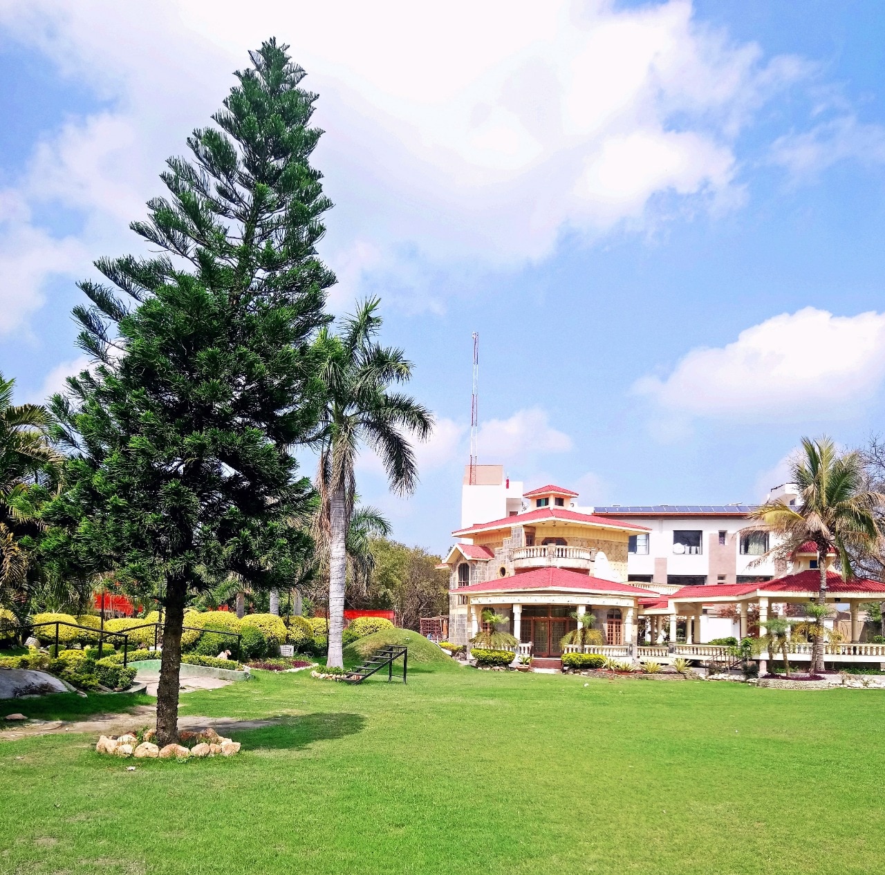 Photos of Moon And Mars Resort - Kanpur Hotel on Goibibo