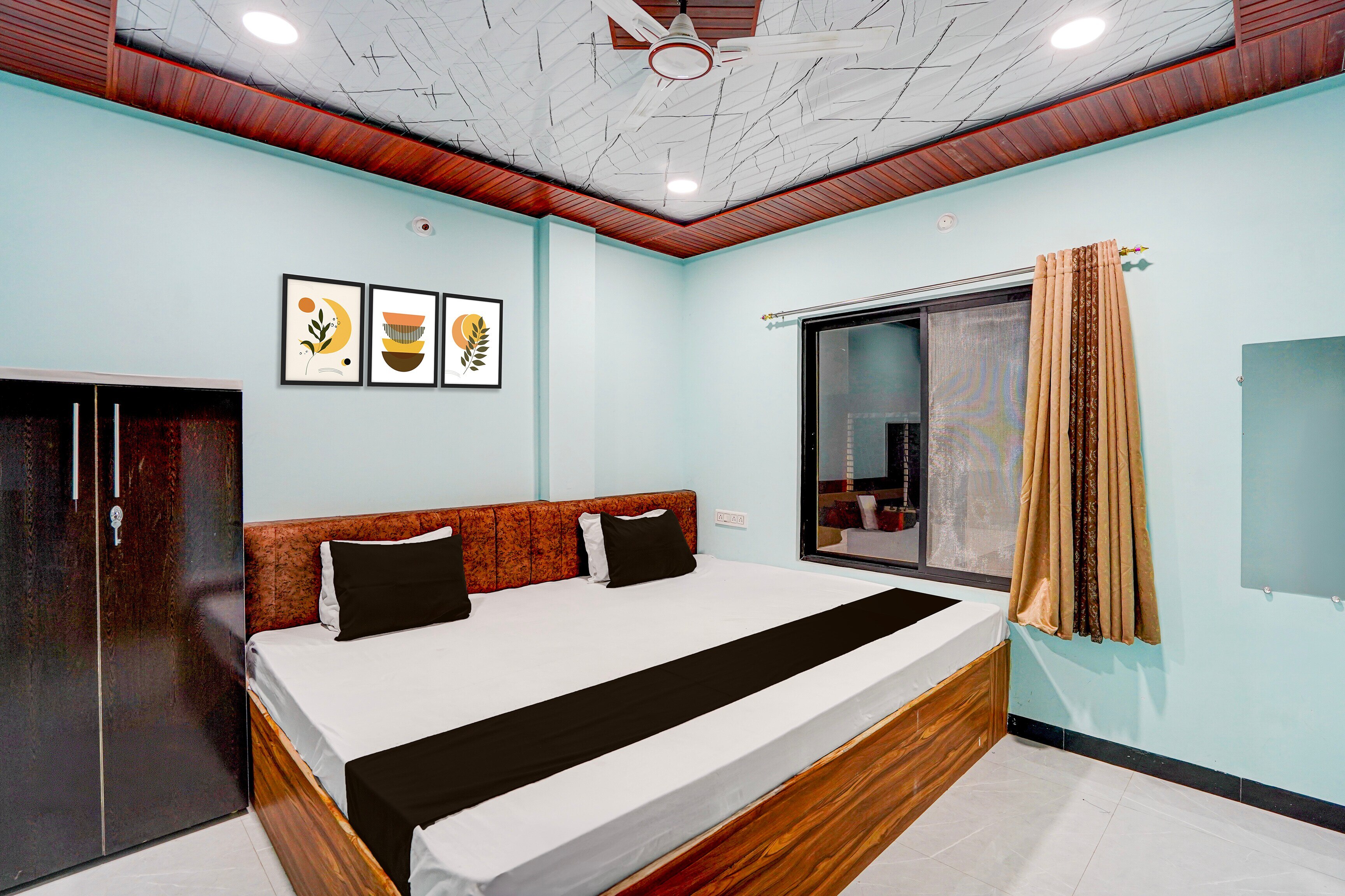 POP 84265E Hotel Mukutdhar Shreenath 𝗕𝗢𝗢𝗞 Ujjain Hotel