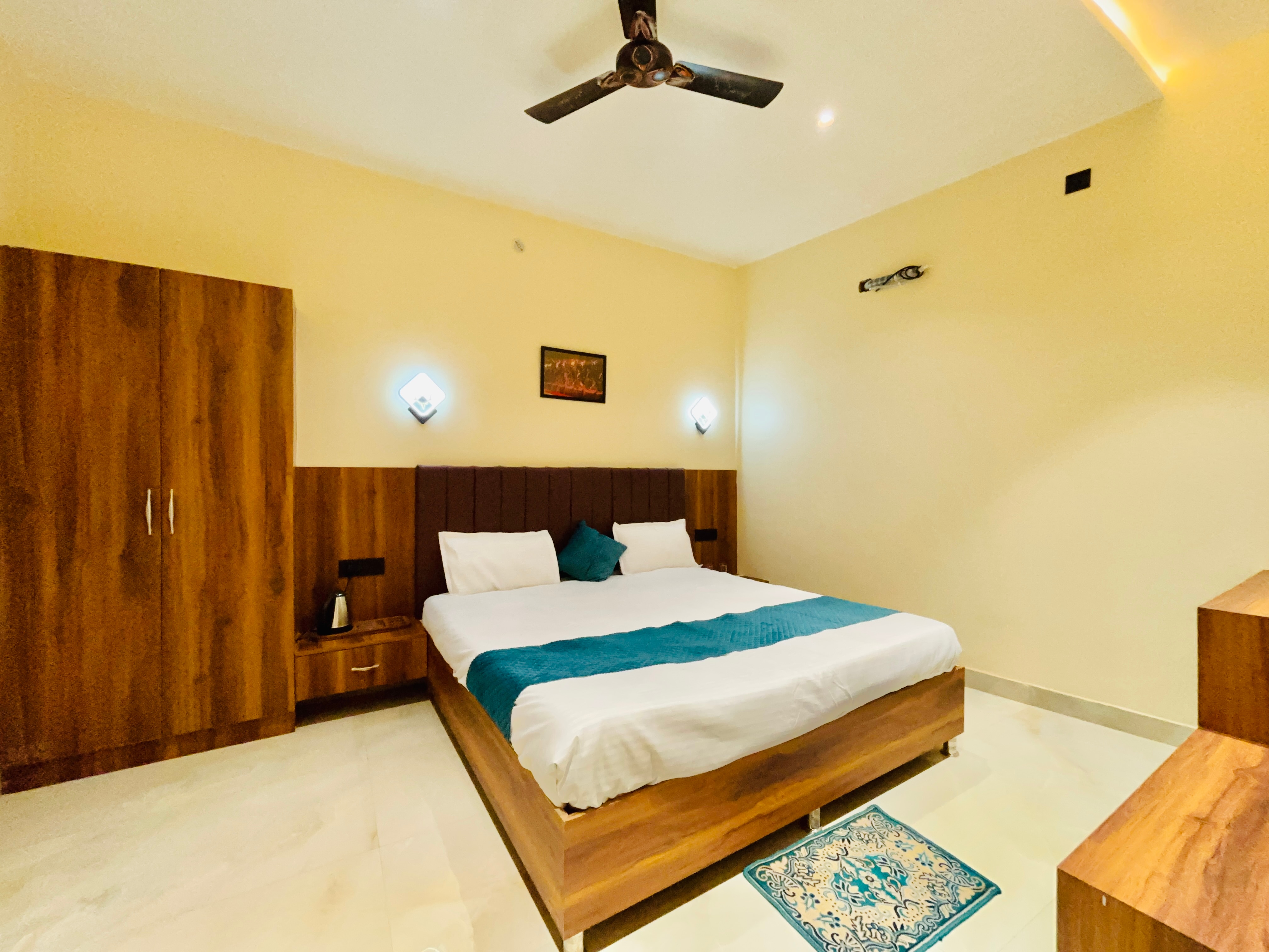 Hotel Shreeji Home Stay Varanasi Varanasi - Reviews, Photos & Offer
