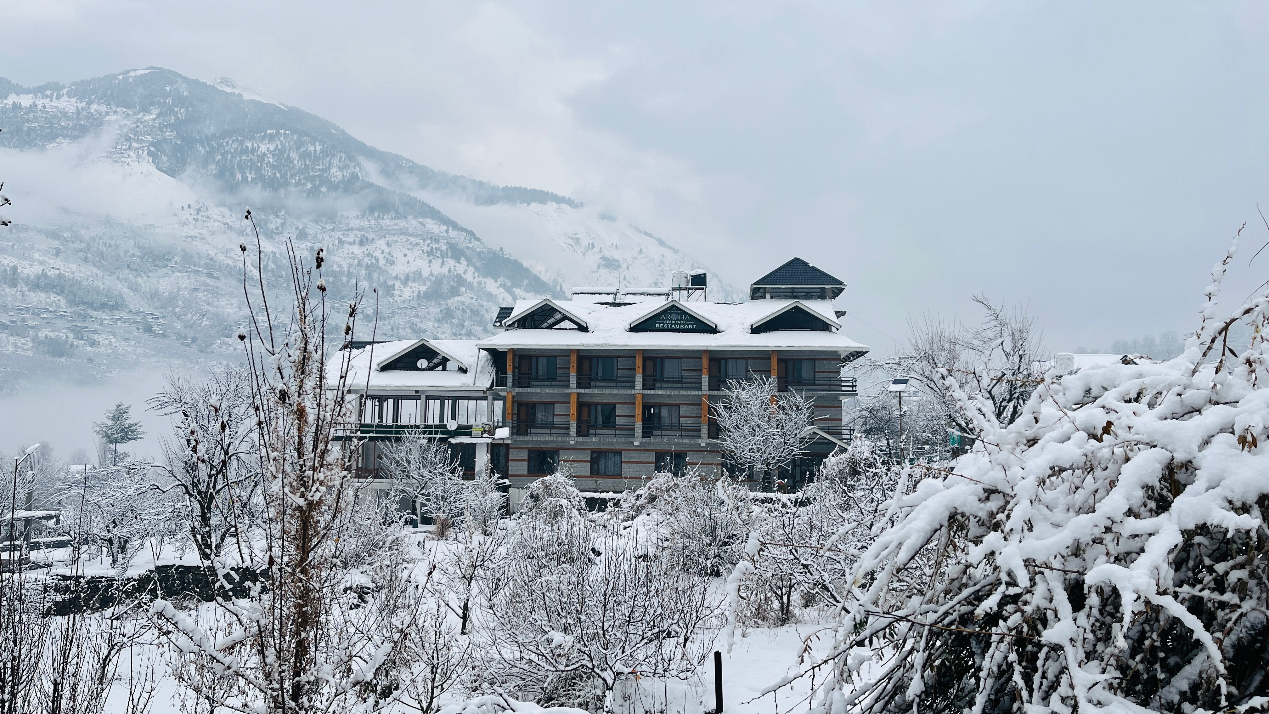 Aroha Residency 𝗕𝗢𝗢𝗞 Manali Hotel
