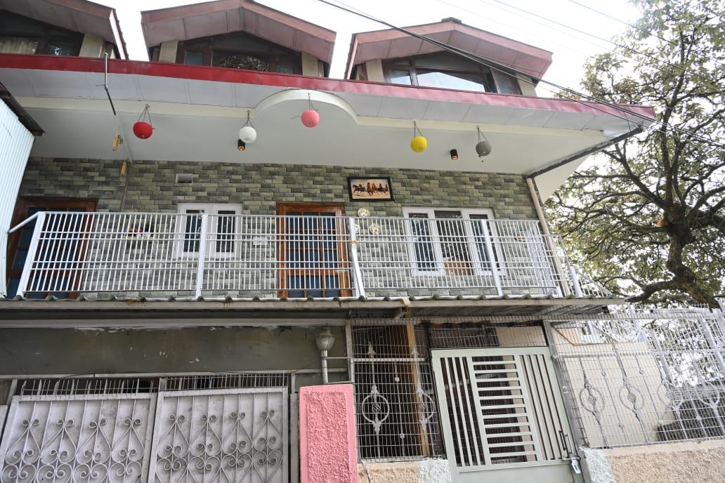 Akarshan Homes Entire 1BHK Apartment 𝗕𝗢𝗢𝗞 Shimla Homestay