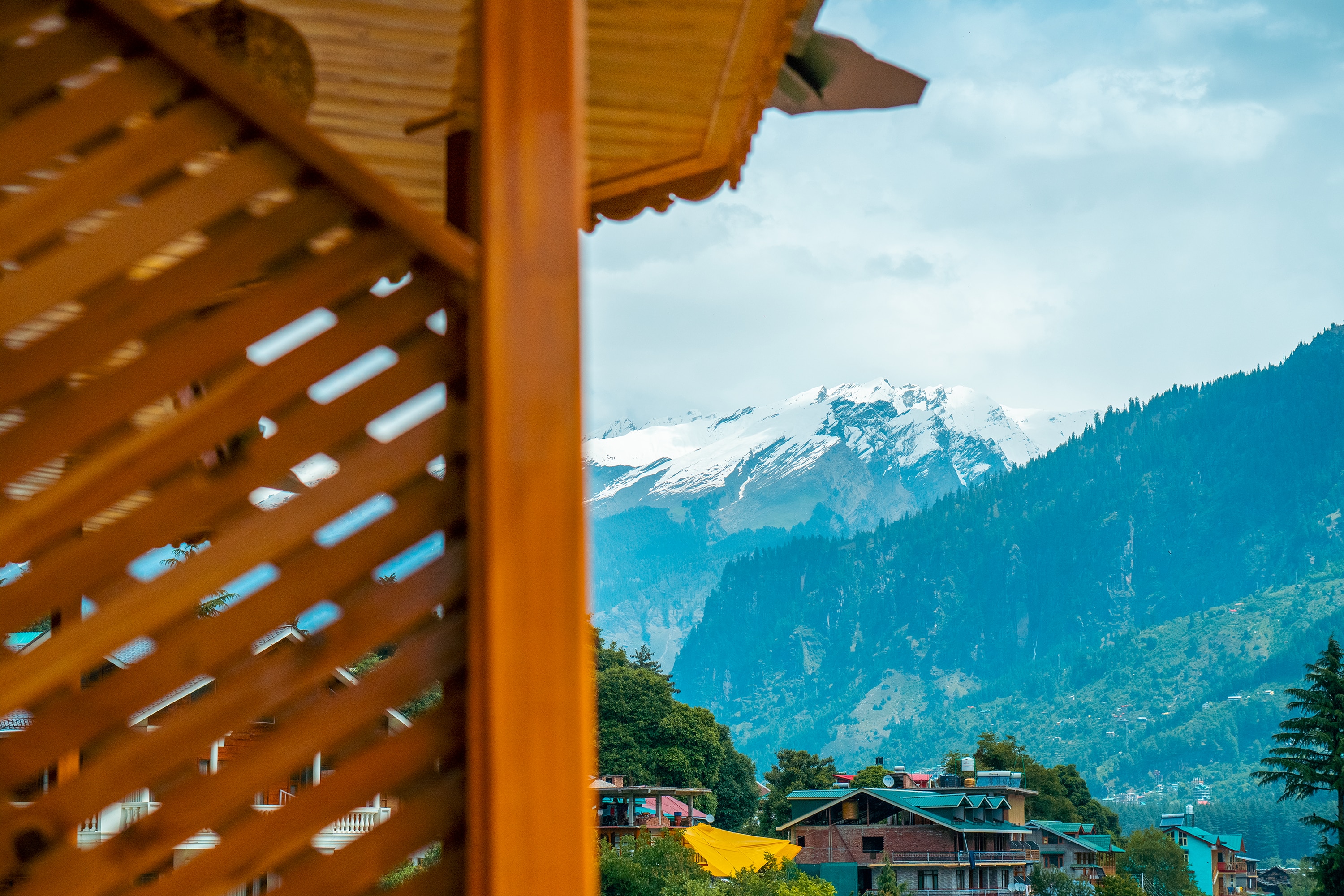 Rustic Wood 𝗕𝗢𝗢𝗞 Manali Hotel
