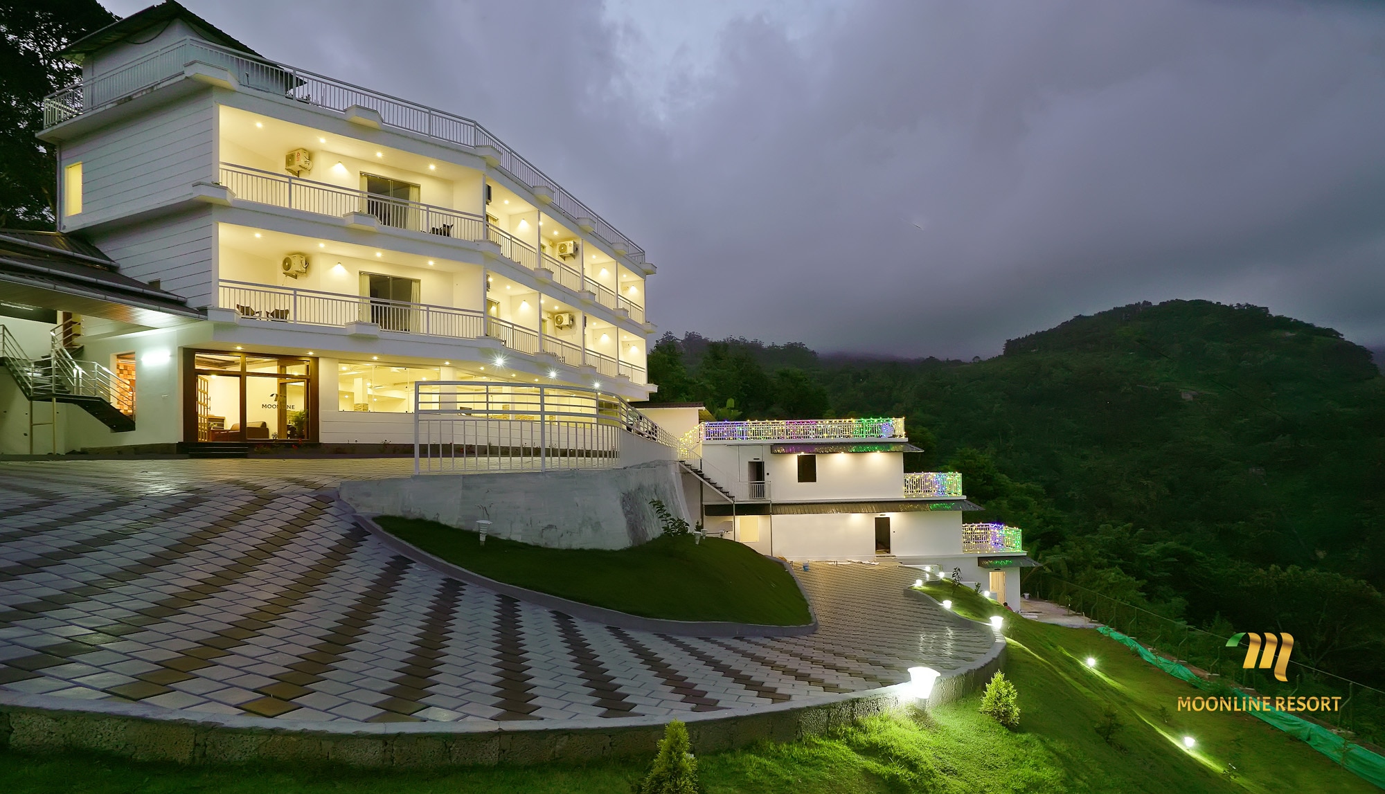 Moonline | Valley-view Rooms and Restaurant 𝗕𝗢𝗢𝗞 Munnar Hotel
