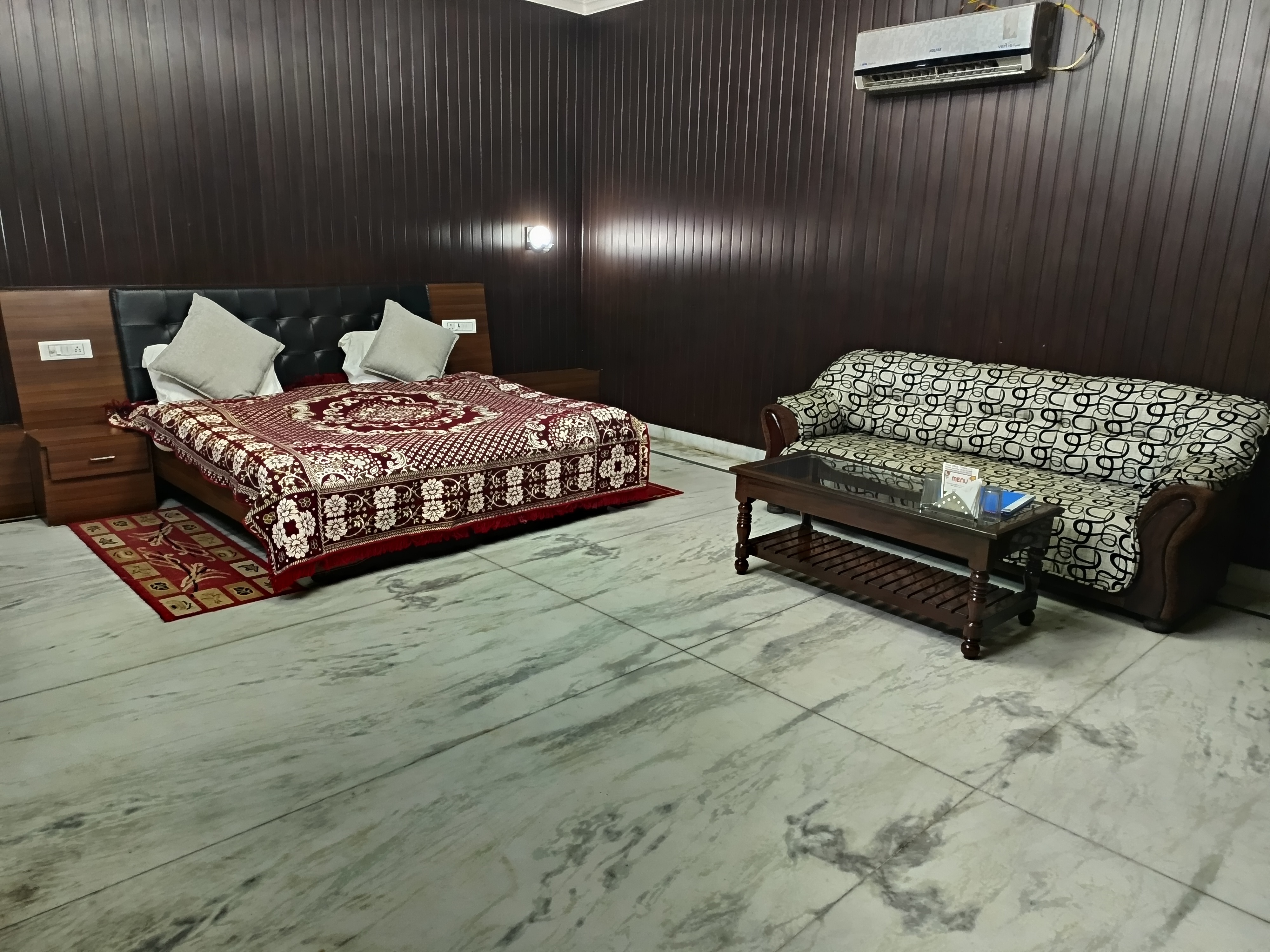 SATKAR PALACE HOTEL 𝗕𝗢𝗢𝗞 Naugarh Hotel