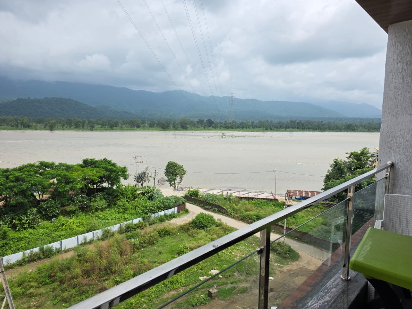 Veda Luxurious 4BHK with Ganga Hill View 𝗕𝗢𝗢𝗞 Rishikesh Apartment