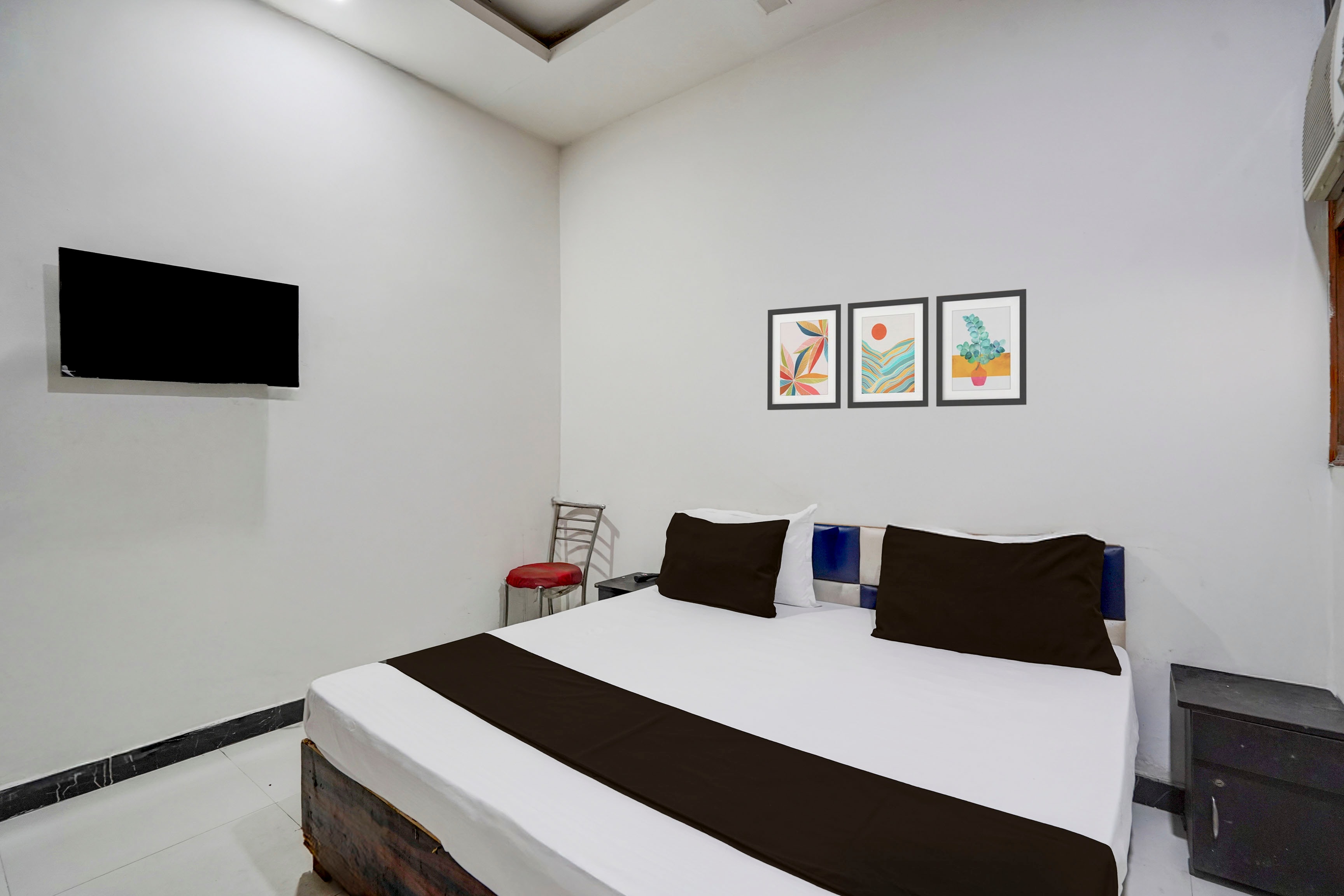 Hotel O by OYO R G Hotel Delhi - Reviews, Photos & Offer
