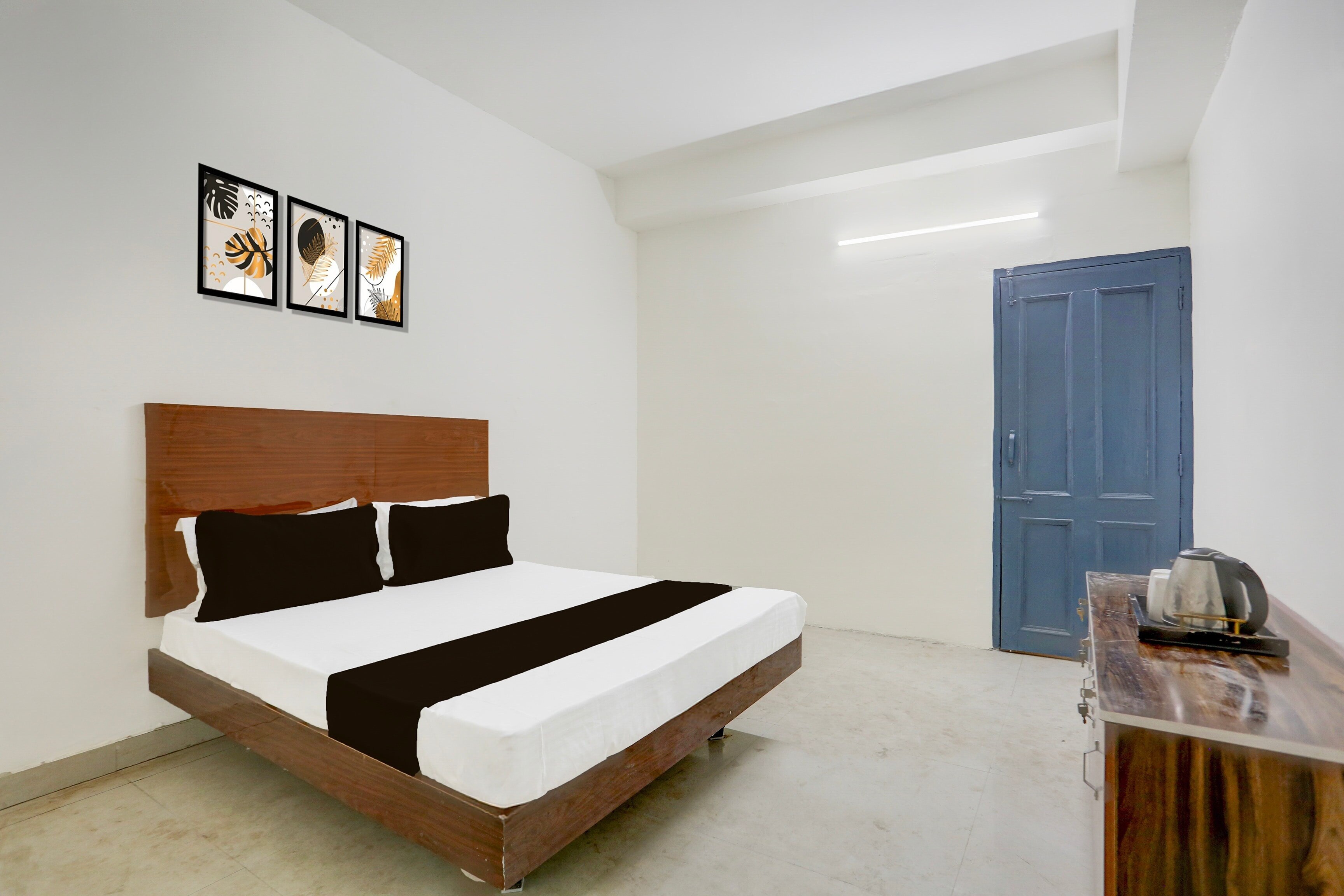Apple suit near Uttam Nagar East 𝗕𝗢𝗢𝗞 Delhi Homestay