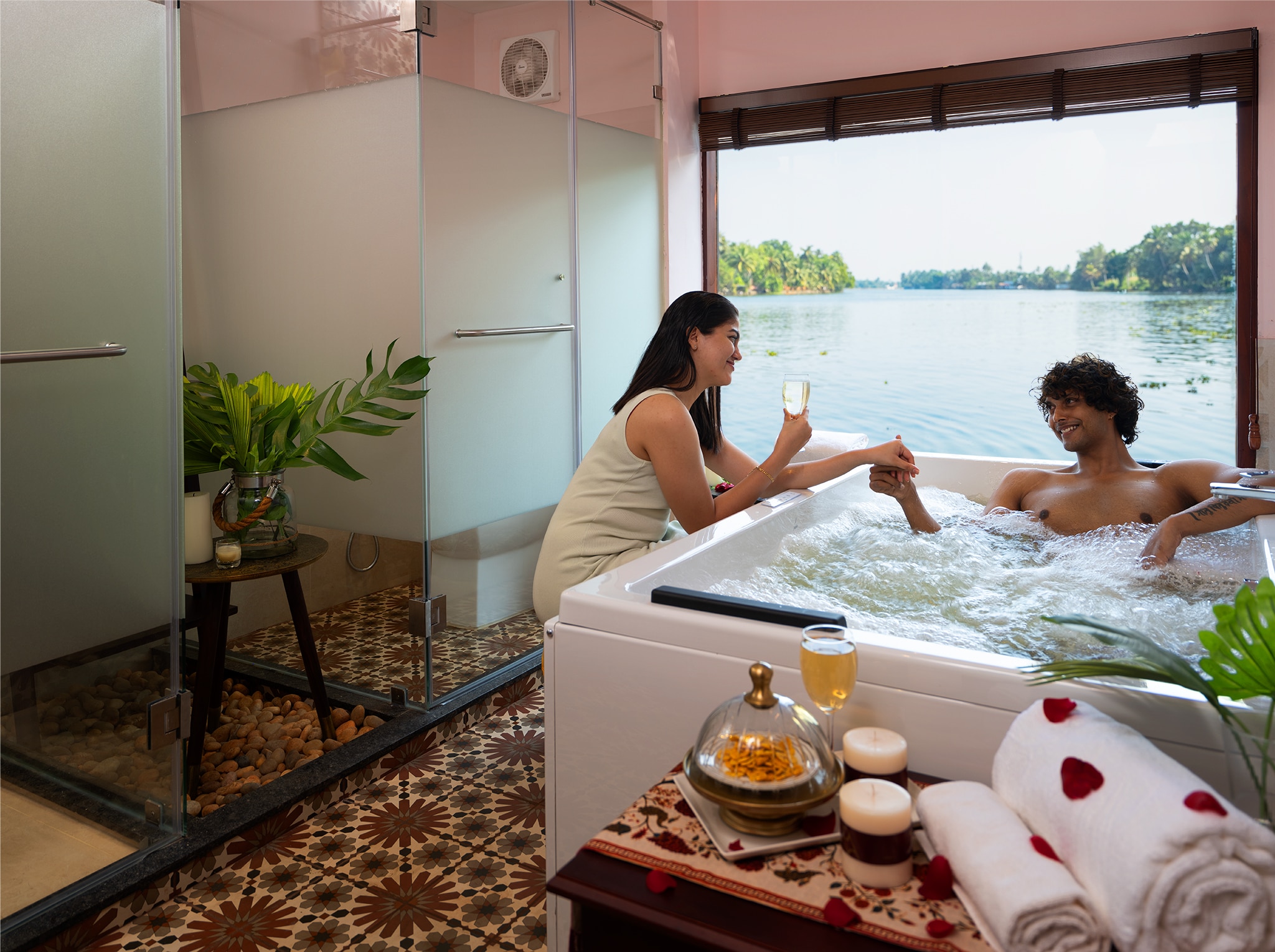 Spice Routes Luxury Cruise 𝗕𝗢𝗢𝗞 Alleppey Houseboat