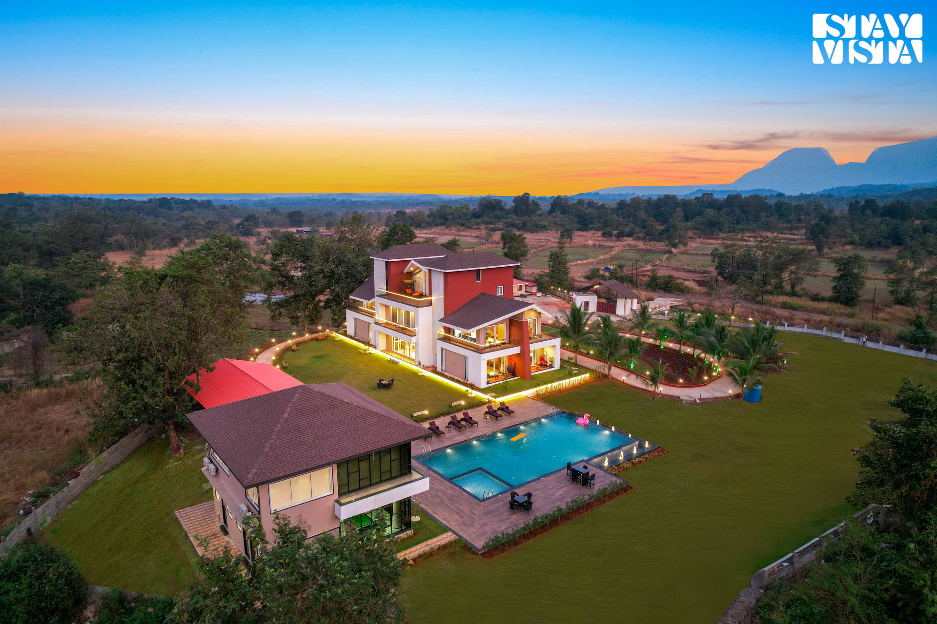 The Grand Crest w/ Presidential Suite 𝗕𝗢𝗢𝗞 Karjat Villa