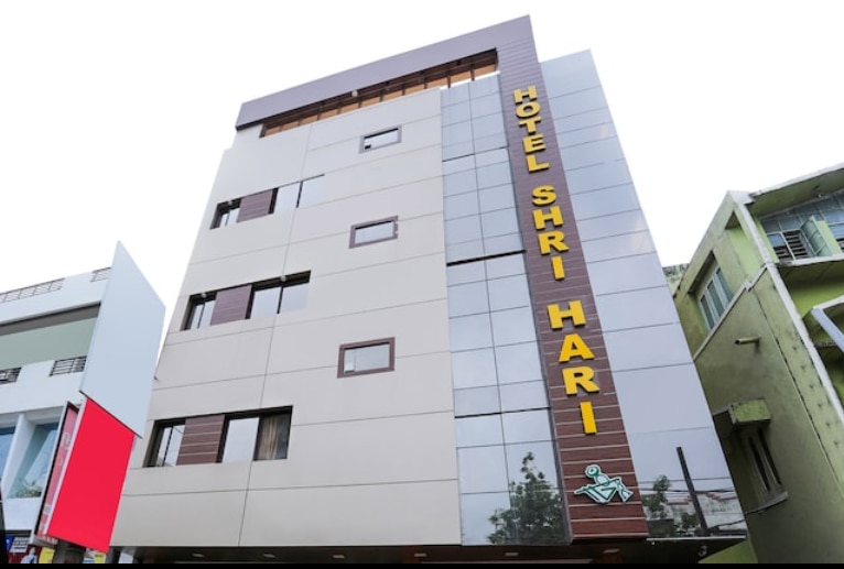 Shree Hari Hotel 𝗕𝗢𝗢𝗞 Ujjain Hotel
