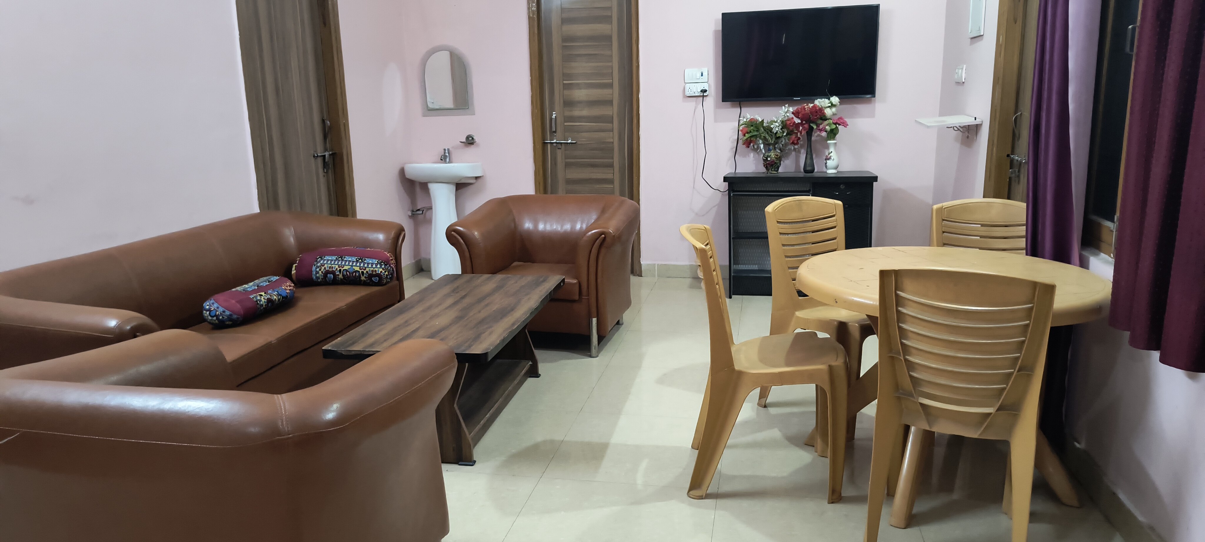 Shiv homestay 𝗕𝗢𝗢𝗞 Varanasi Apartment