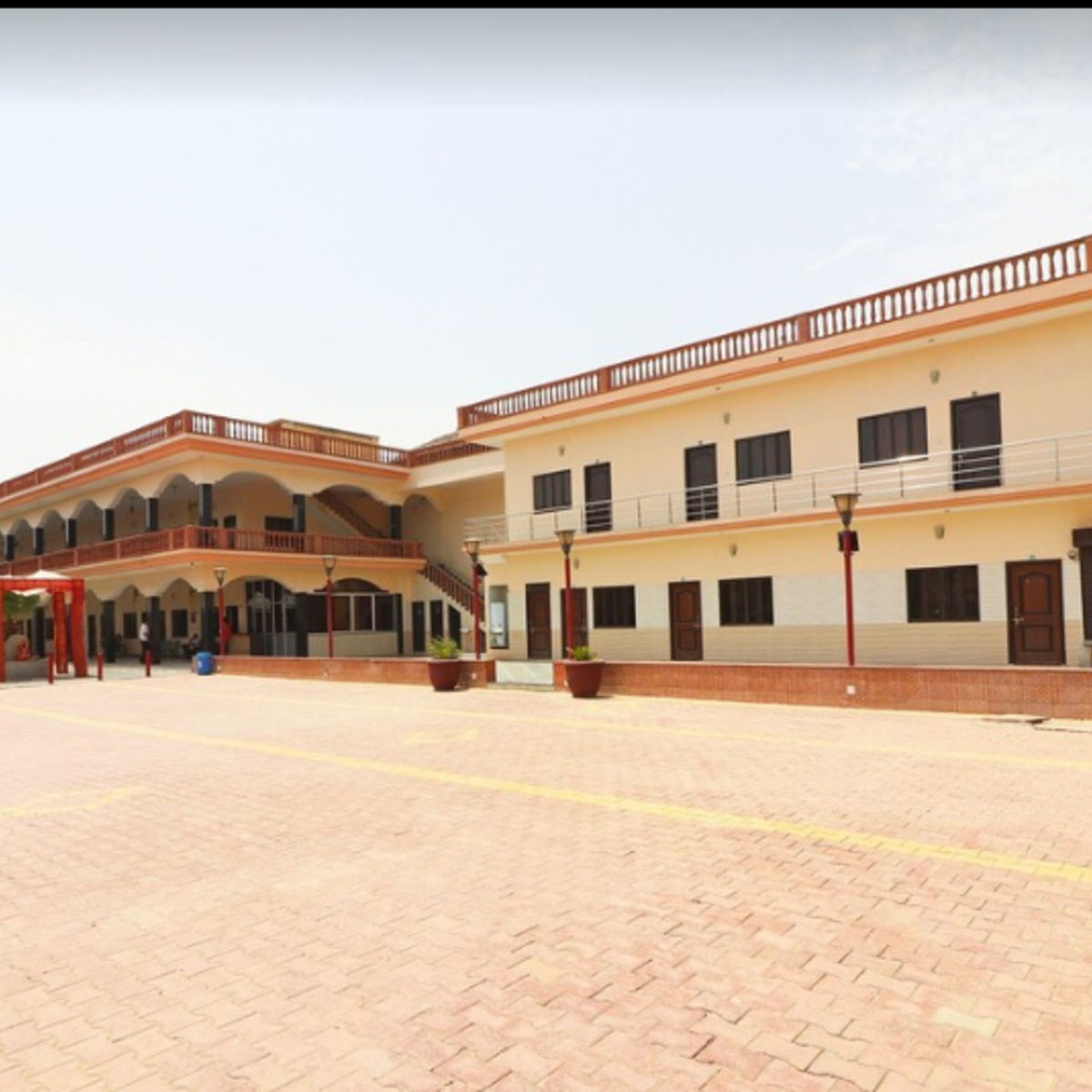 Mukund Vinod Garden 𝗕𝗢𝗢𝗞 Govardhan Guest House