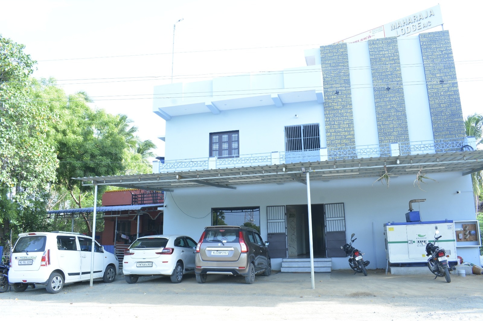 MAHARAJA LODGE 𝗕𝗢𝗢𝗞 Radhapuram Hotel
