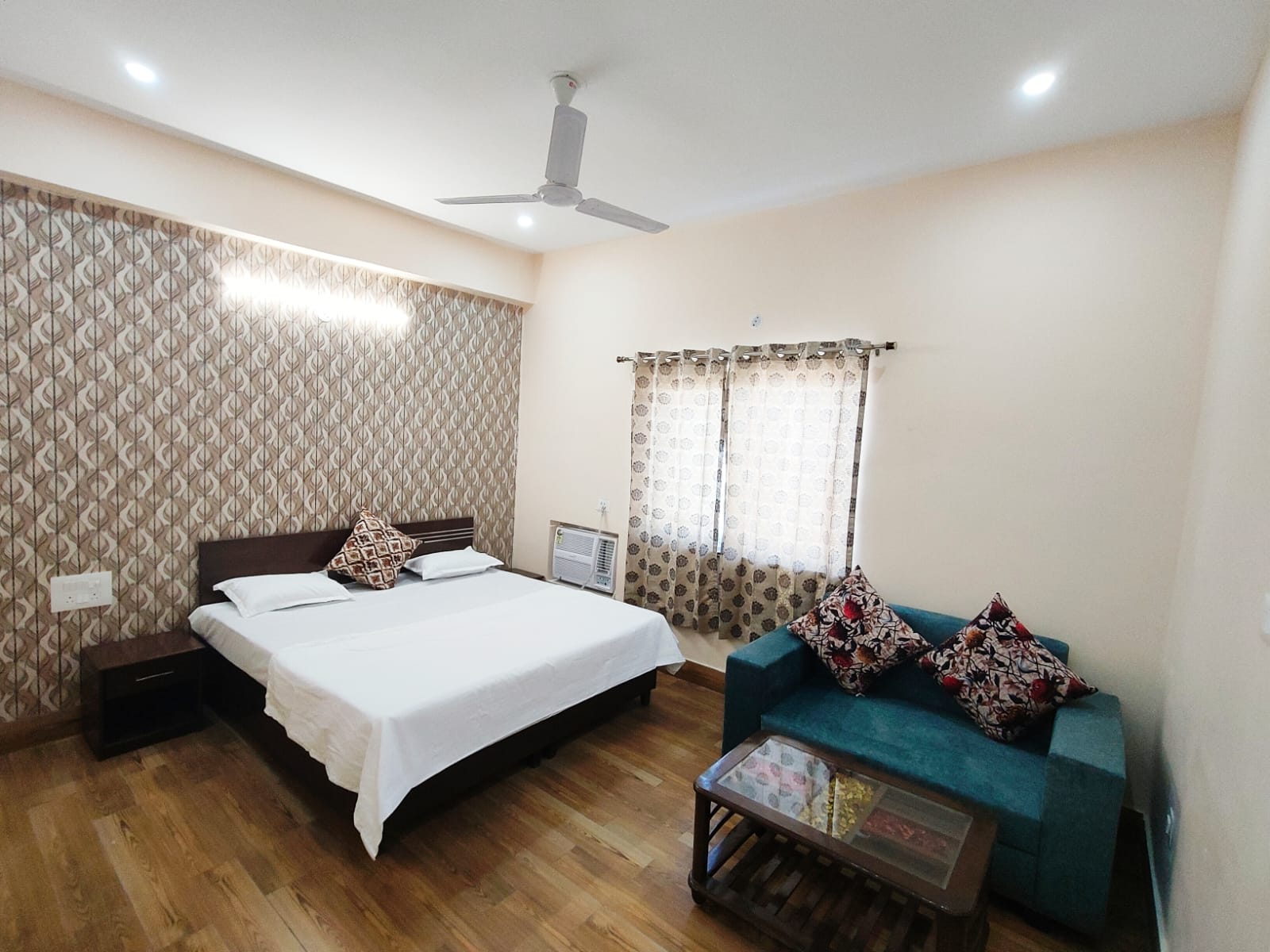 Aryan Castle Homestay @ 200MTRS ISBT 𝗕𝗢𝗢𝗞 Dehradun Homestay