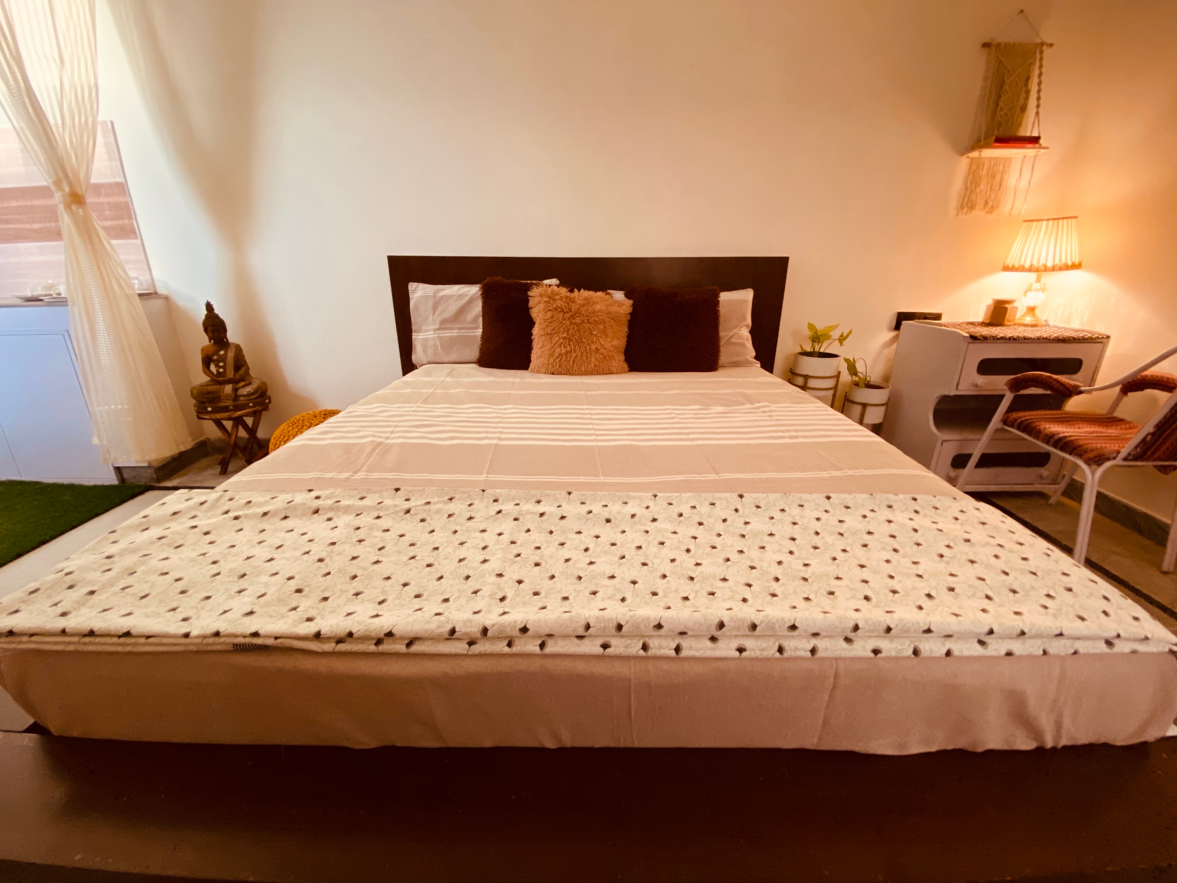 Splendid Terrace Garden room in Natures lap 𝗕𝗢𝗢𝗞 Zirakpur Homestay