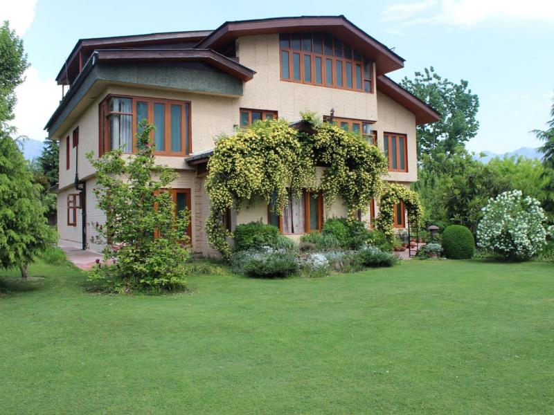 The Cottage Nigeen | Rooms & Caretaker 𝗕𝗢𝗢𝗞 Srinagar Cottage