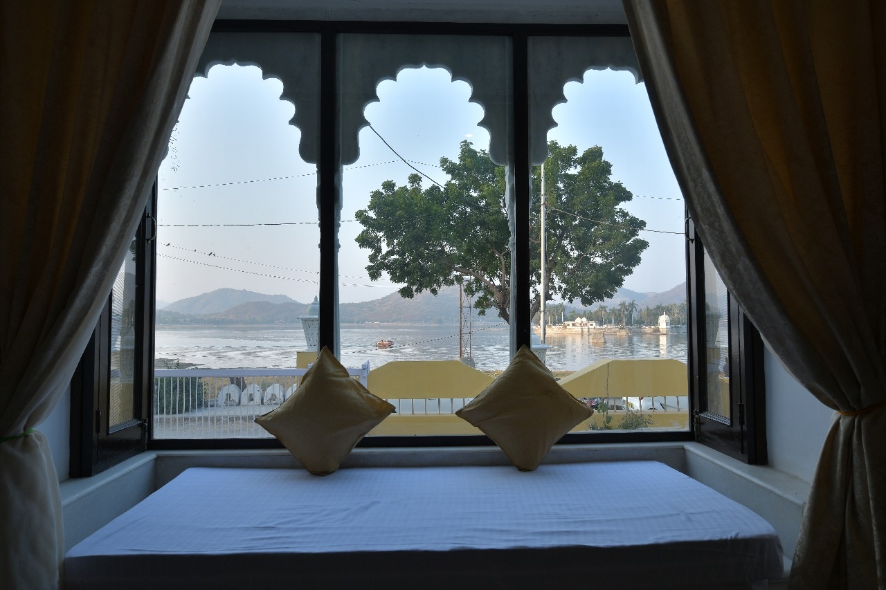 Chandraveer Niwas on Fatehsagar with Rooftop and Patio 𝗕𝗢𝗢𝗞 Udaipur ...