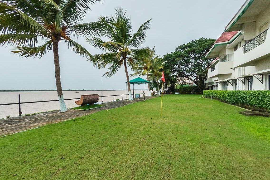 Hotel River Bay 𝗕𝗢𝗢𝗞 Rajahmundry Resort