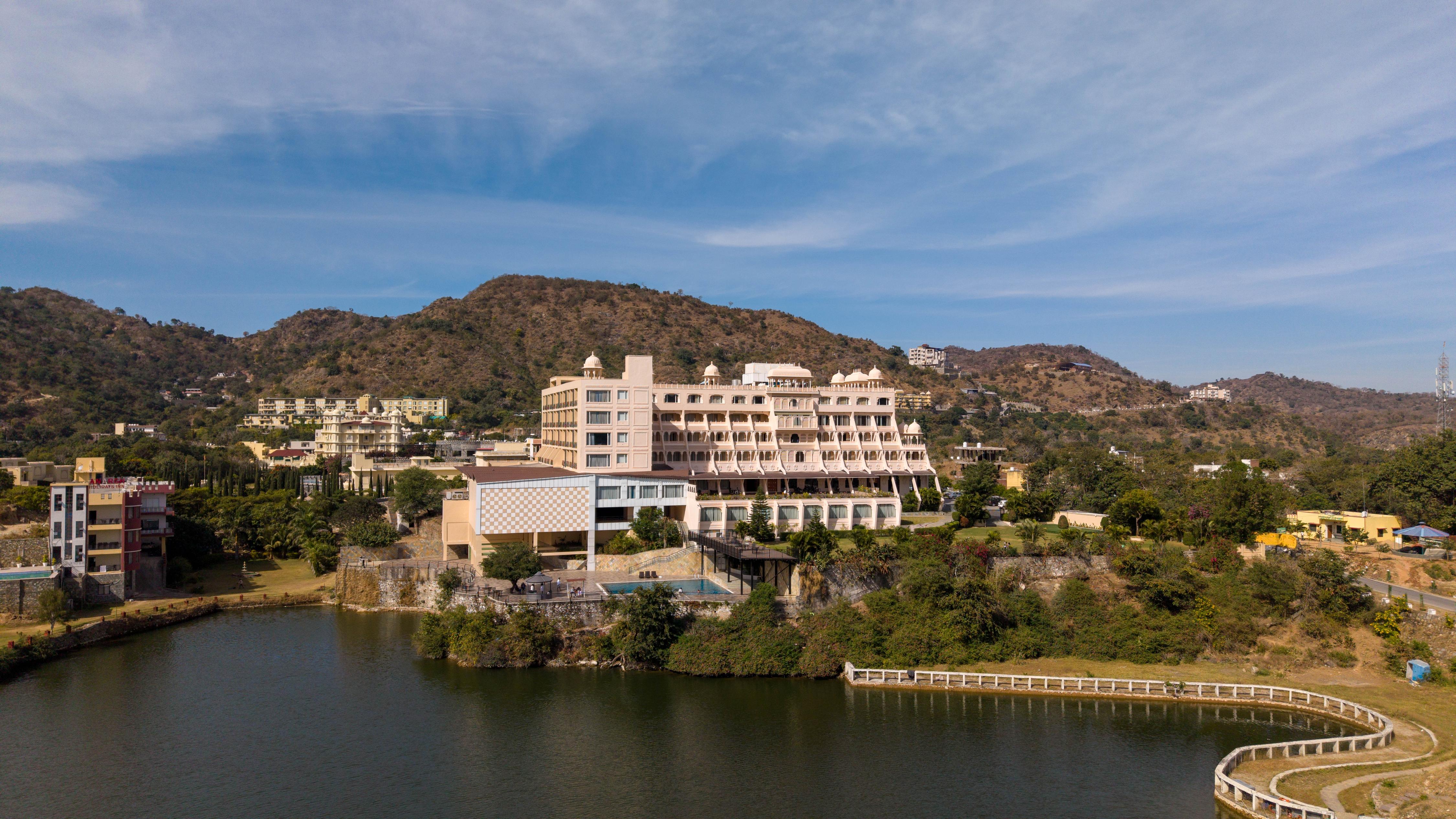 Via Lakhela Lakeview Resort & Spa, Kumbhalgarh 𝗕𝗢𝗢𝗞 Kumbhalgarh Resort