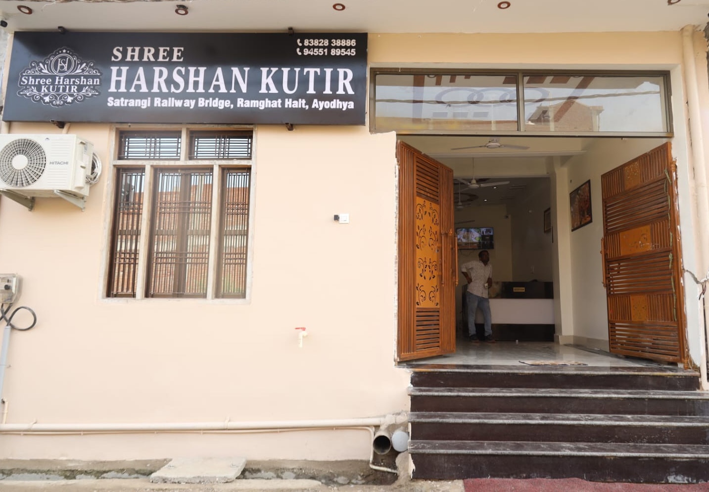 Shree Harshan Kutir 𝗕𝗢𝗢𝗞 Ayodhya Hotel